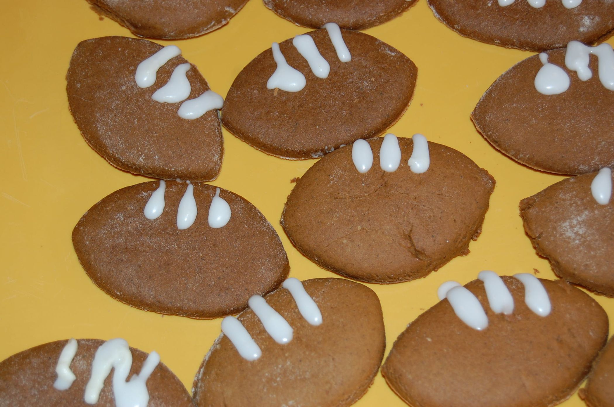 How to Make Football Cookies : 5 Steps - Instructables