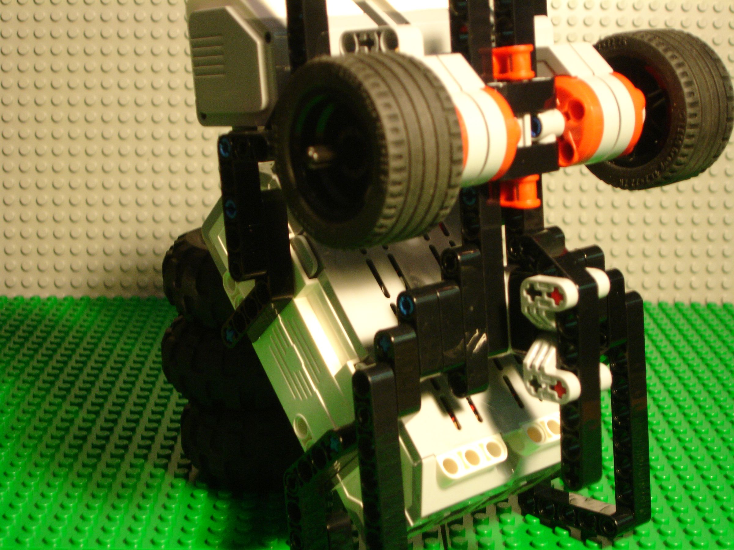 Build a Simple LEGO Starter Robot : 7 Steps - Instructables
