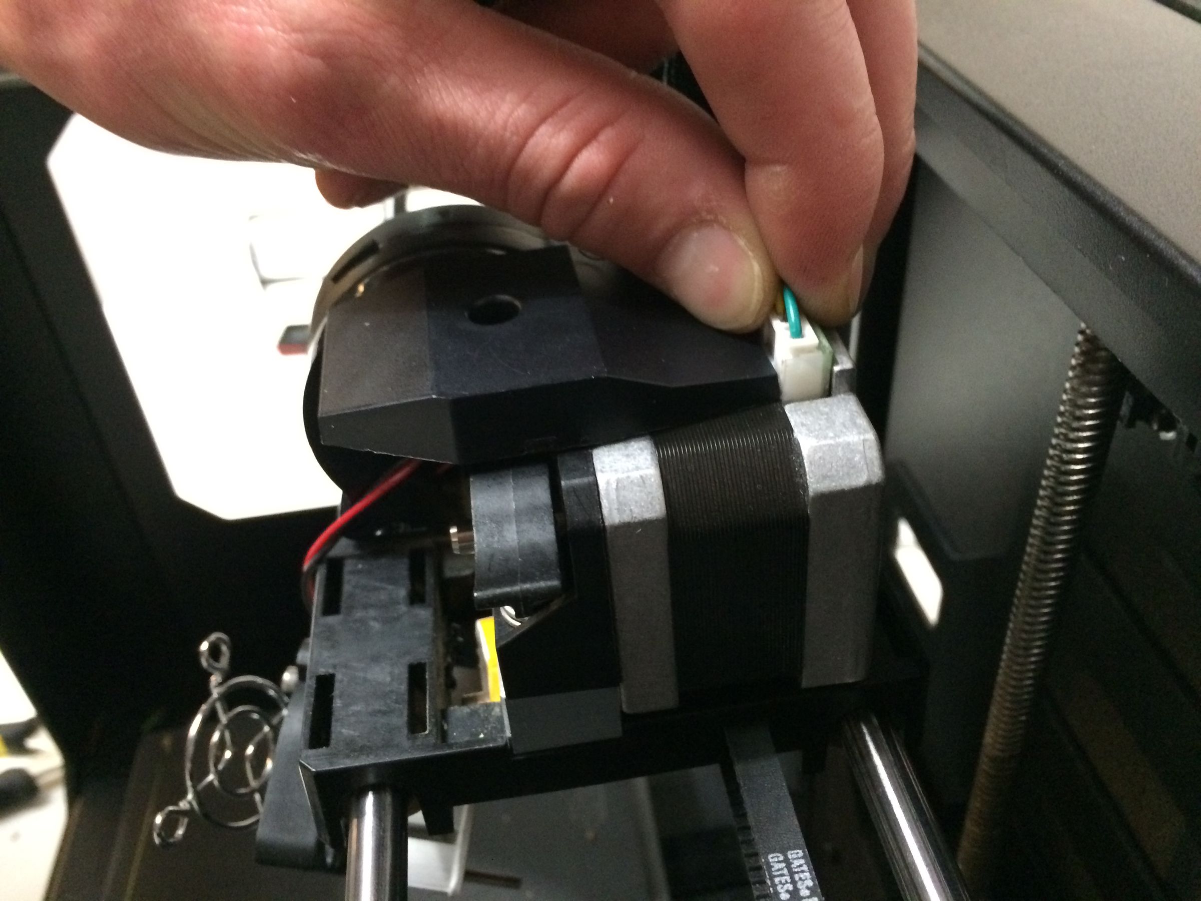 Replacing Front Fan on Makerbot Replicator 2: : 8 Steps - Instructables