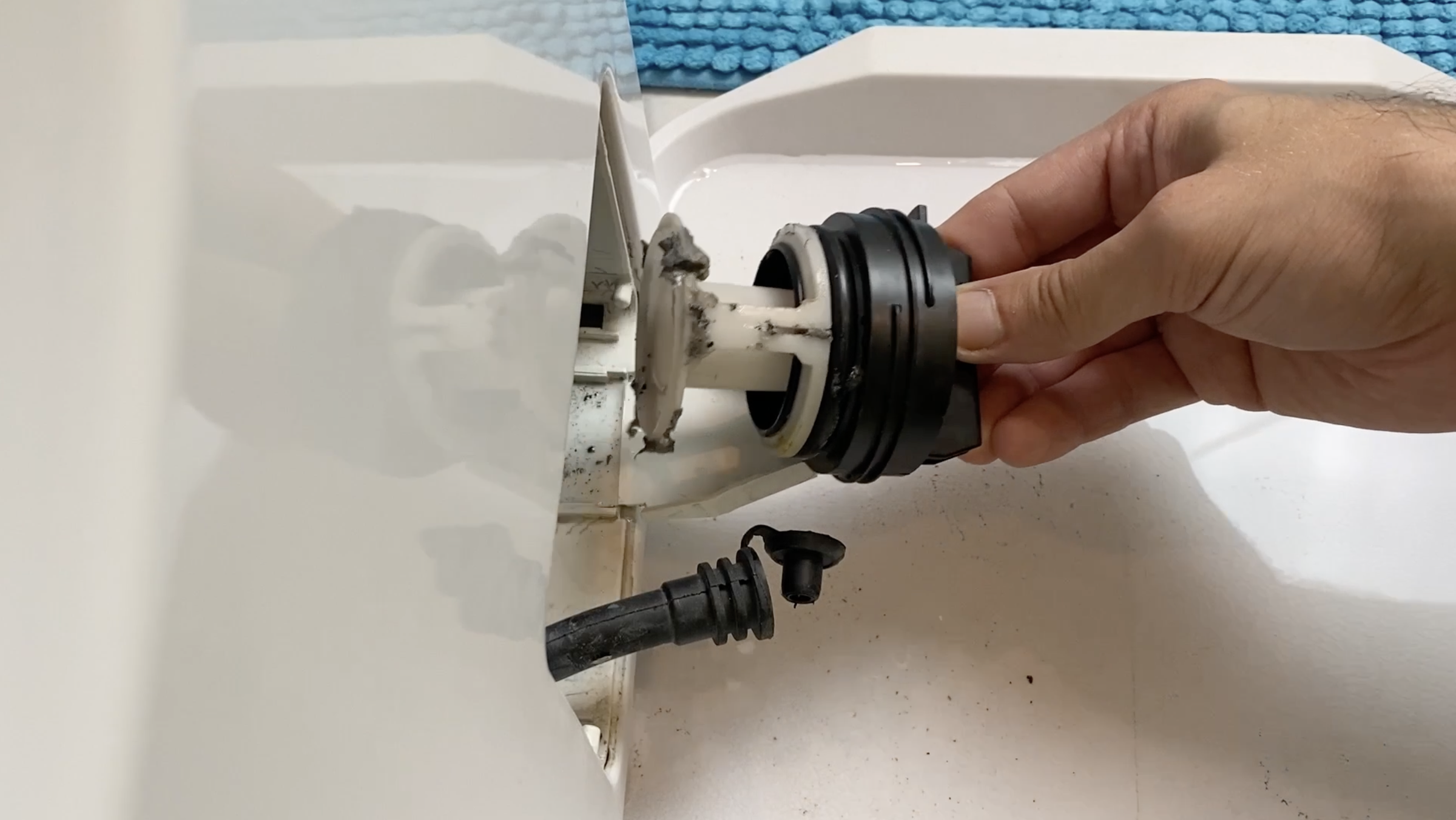 How to Clean a Smelly Washing Machine : 5 Steps (with Pictures ...