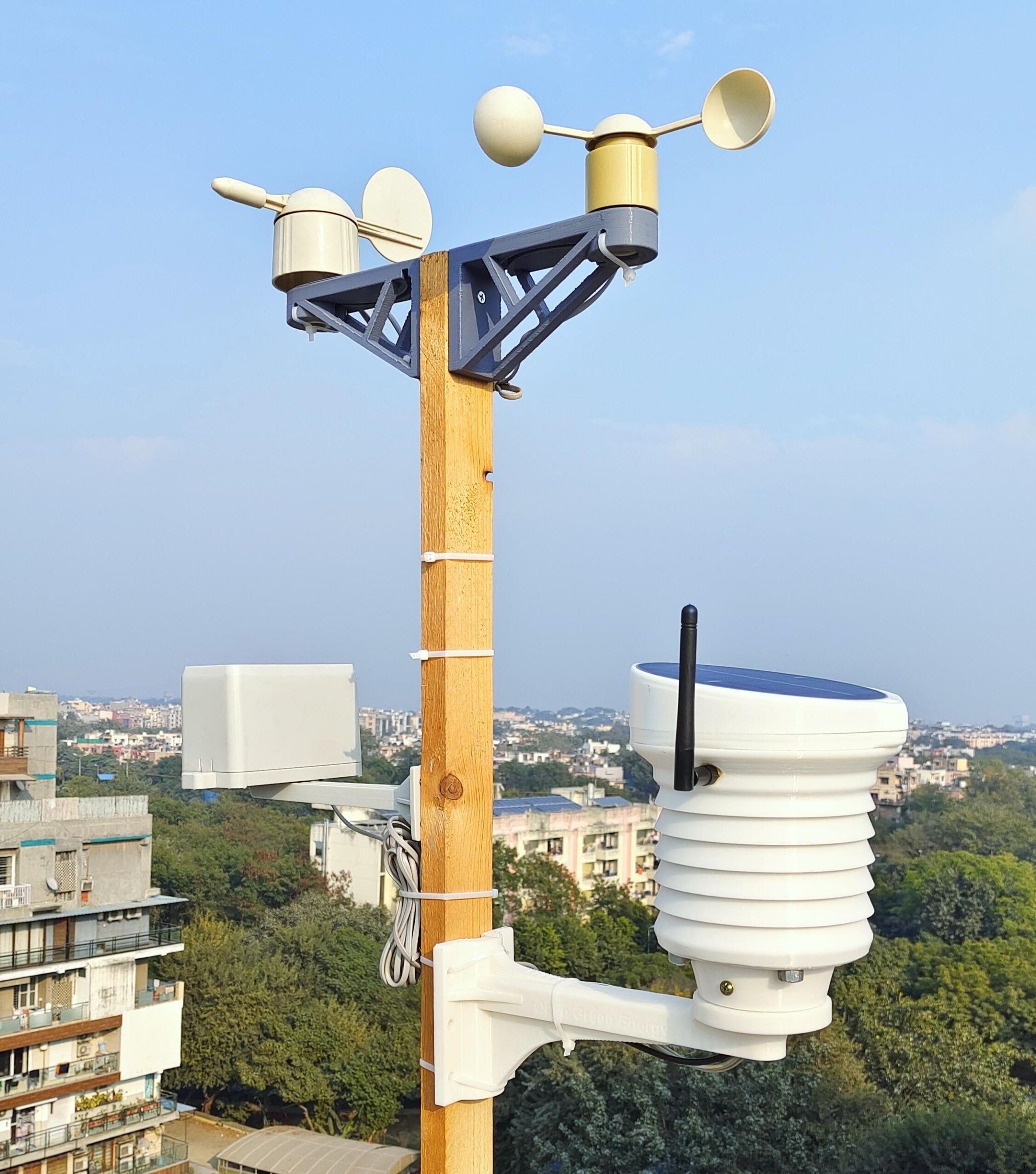 Solar Powered WiFi Weather Station V4.0 : 31 Steps (with Pictures ...