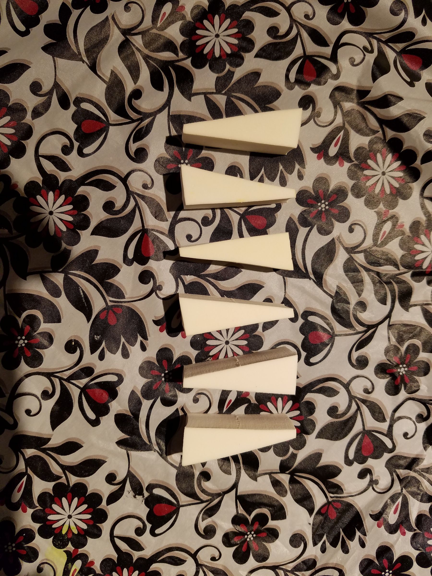 How to Make Mini Squishy Cakes Out of Makeup Sponges : 3 Steps ...