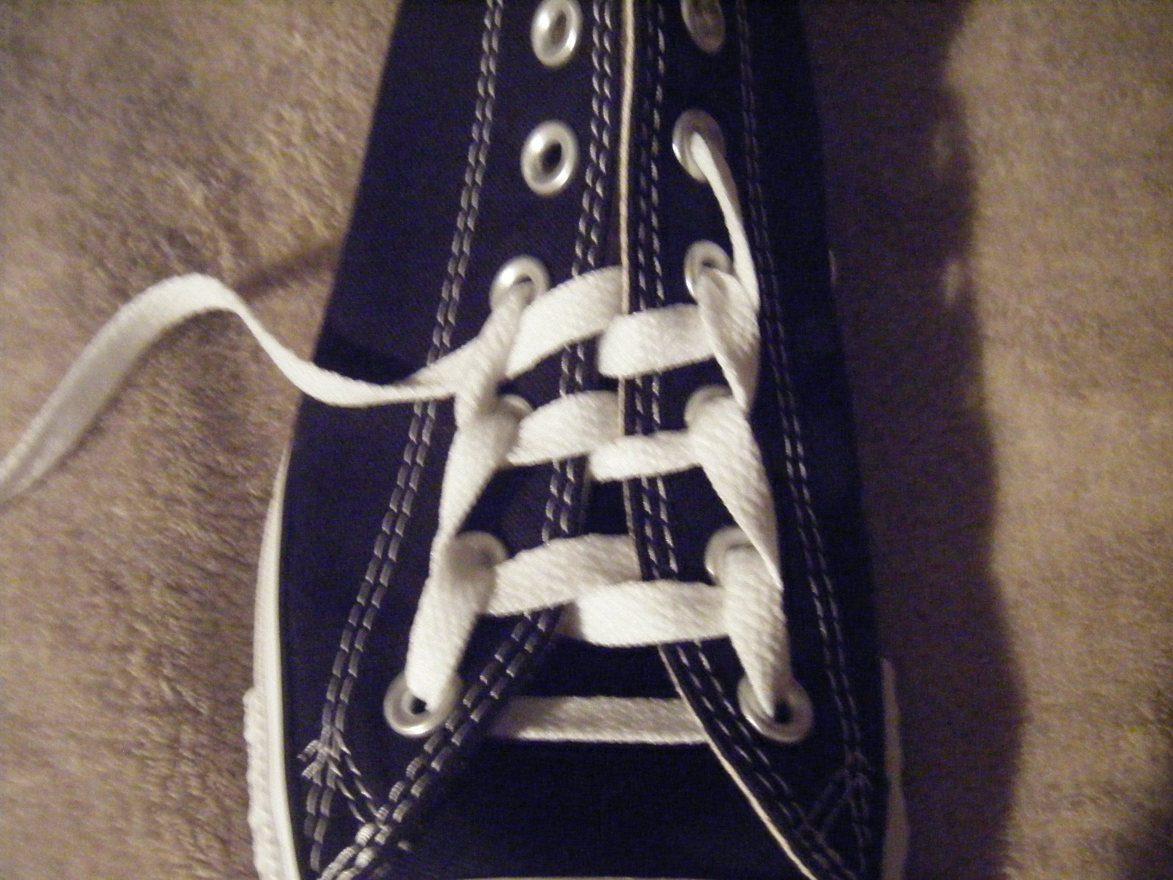 How to Ladder Lace Your Shoes : 7 Steps - Instructables