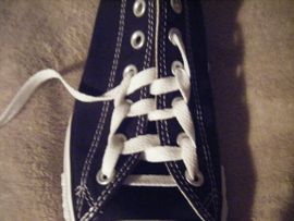 How to Ladder Lace Your Shoes : 7 Steps - Instructables