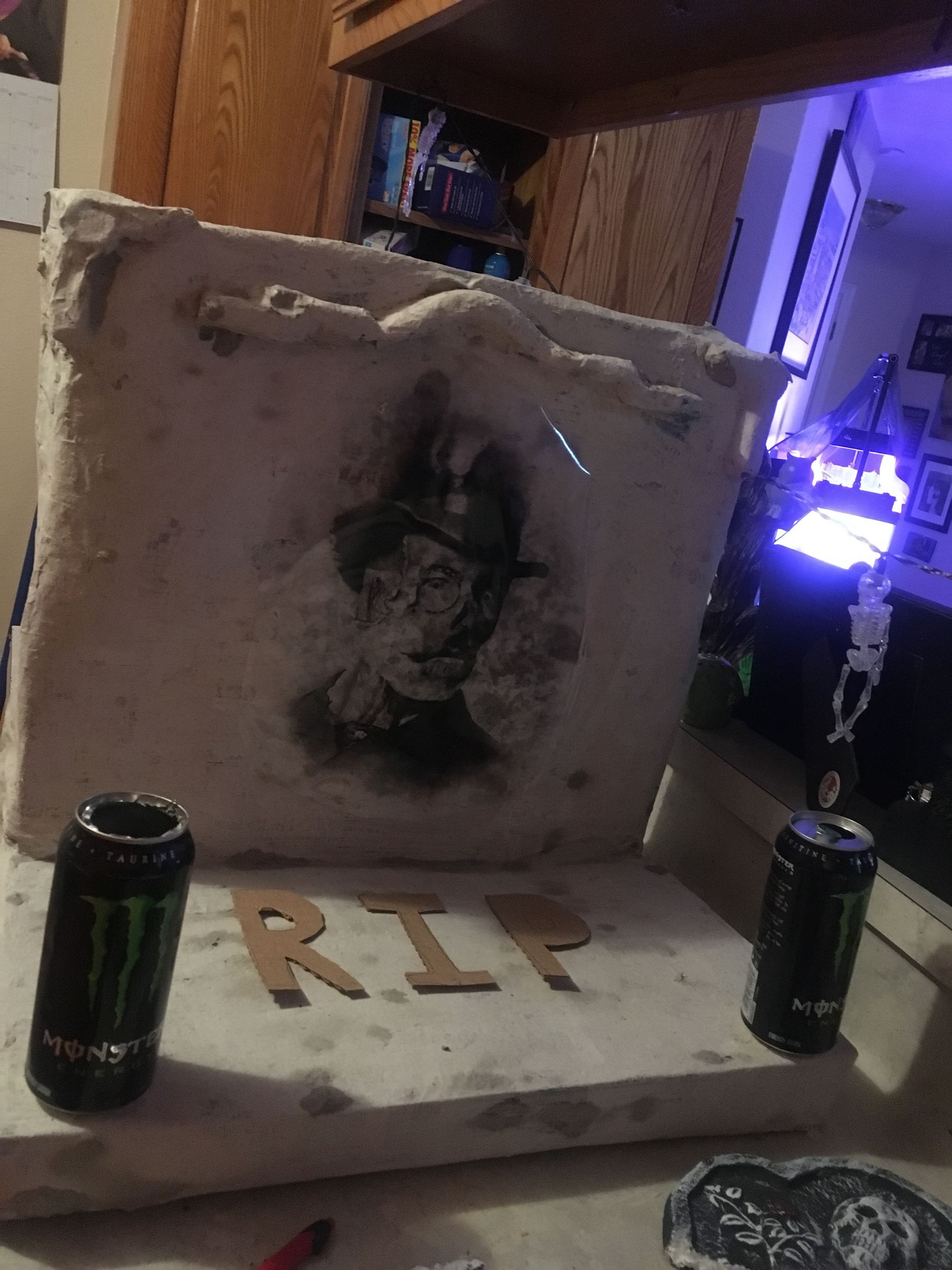 Cardboard Tombstones : 3 Steps (with Pictures) - Instructables