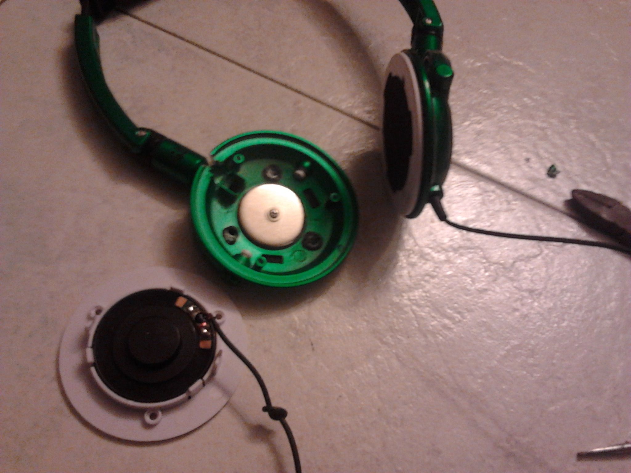 How to Create an Helmet Integrated Audio System From a Normal Pair of ...