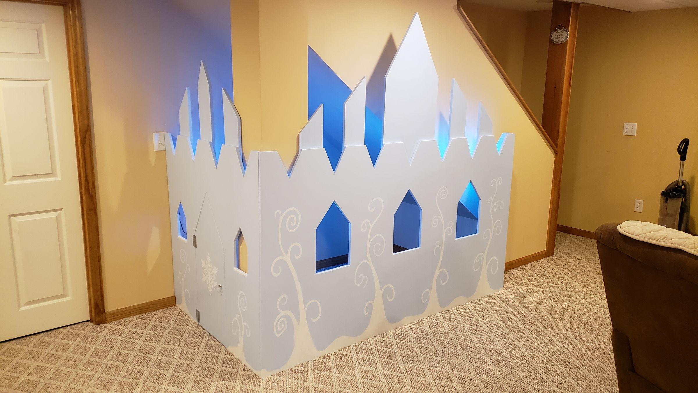 Under-the-Stairs Elsa Ice Castle : 13 Steps (with Pictures) - Instructables