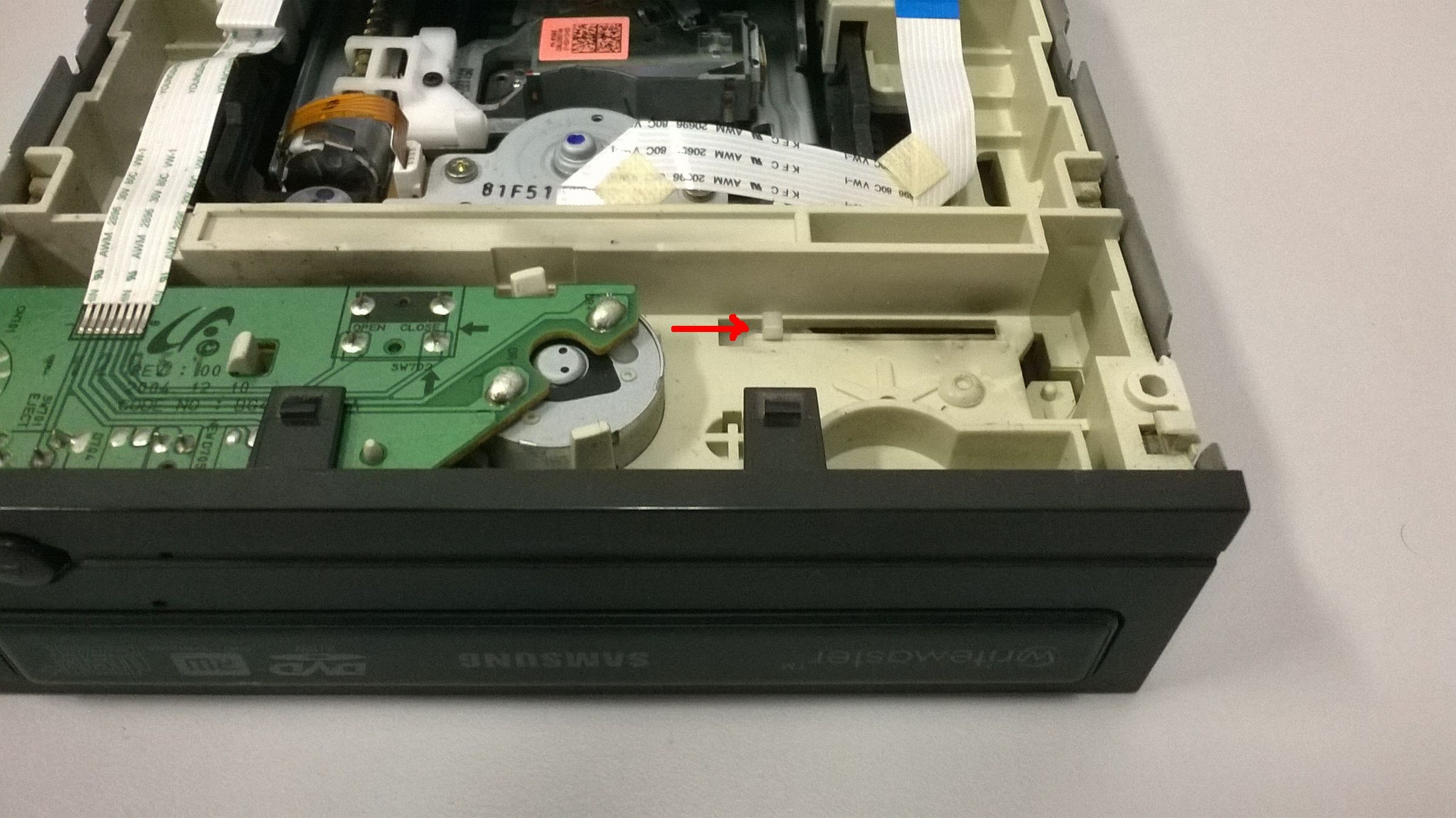 Disassembling a CD/DVD Reader and Reusing Its Parts : 12 Steps (with ...