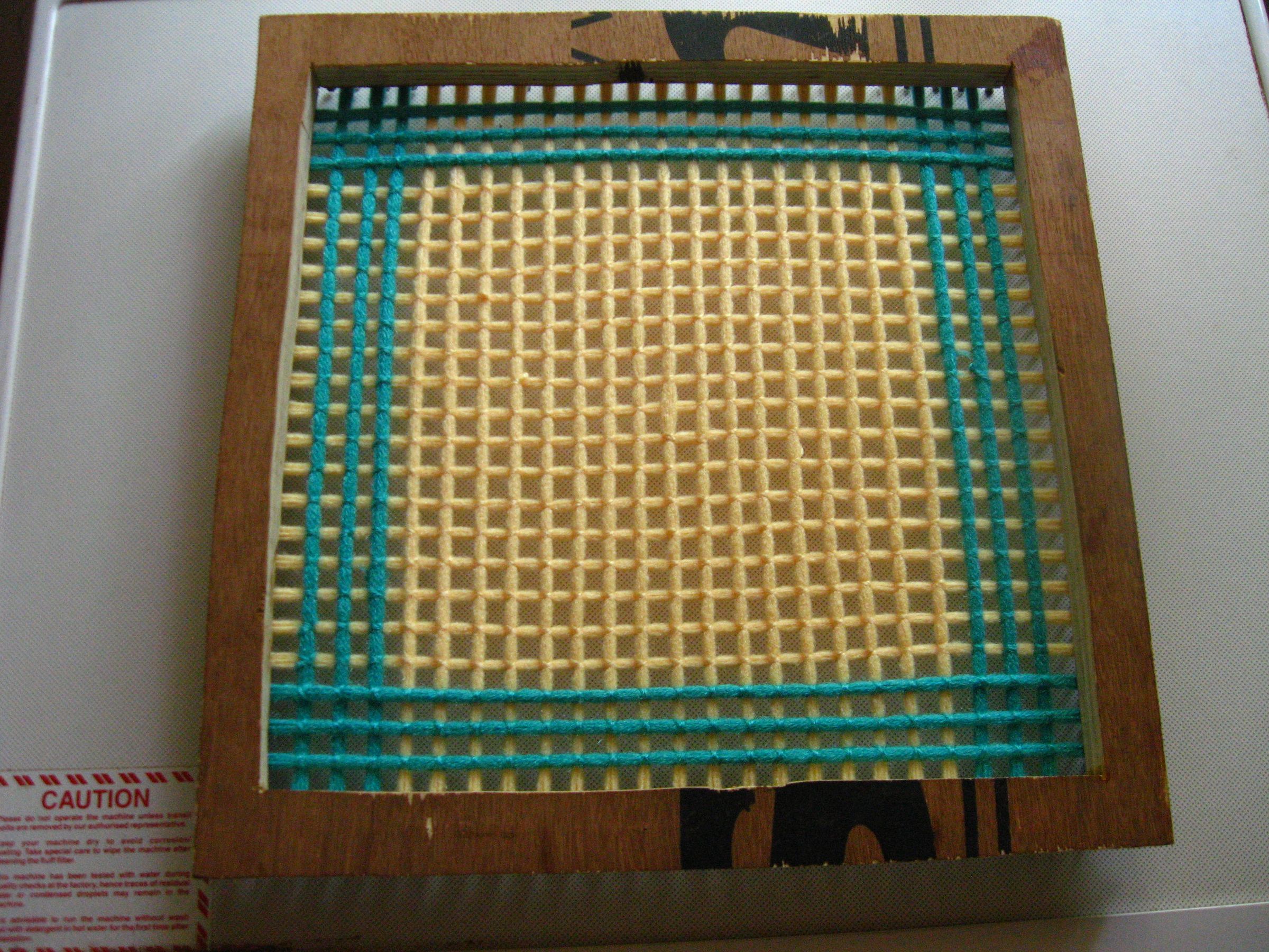 How to Weave a Criss-Cross Table Mat With Home-made Loom : 12 Steps ...