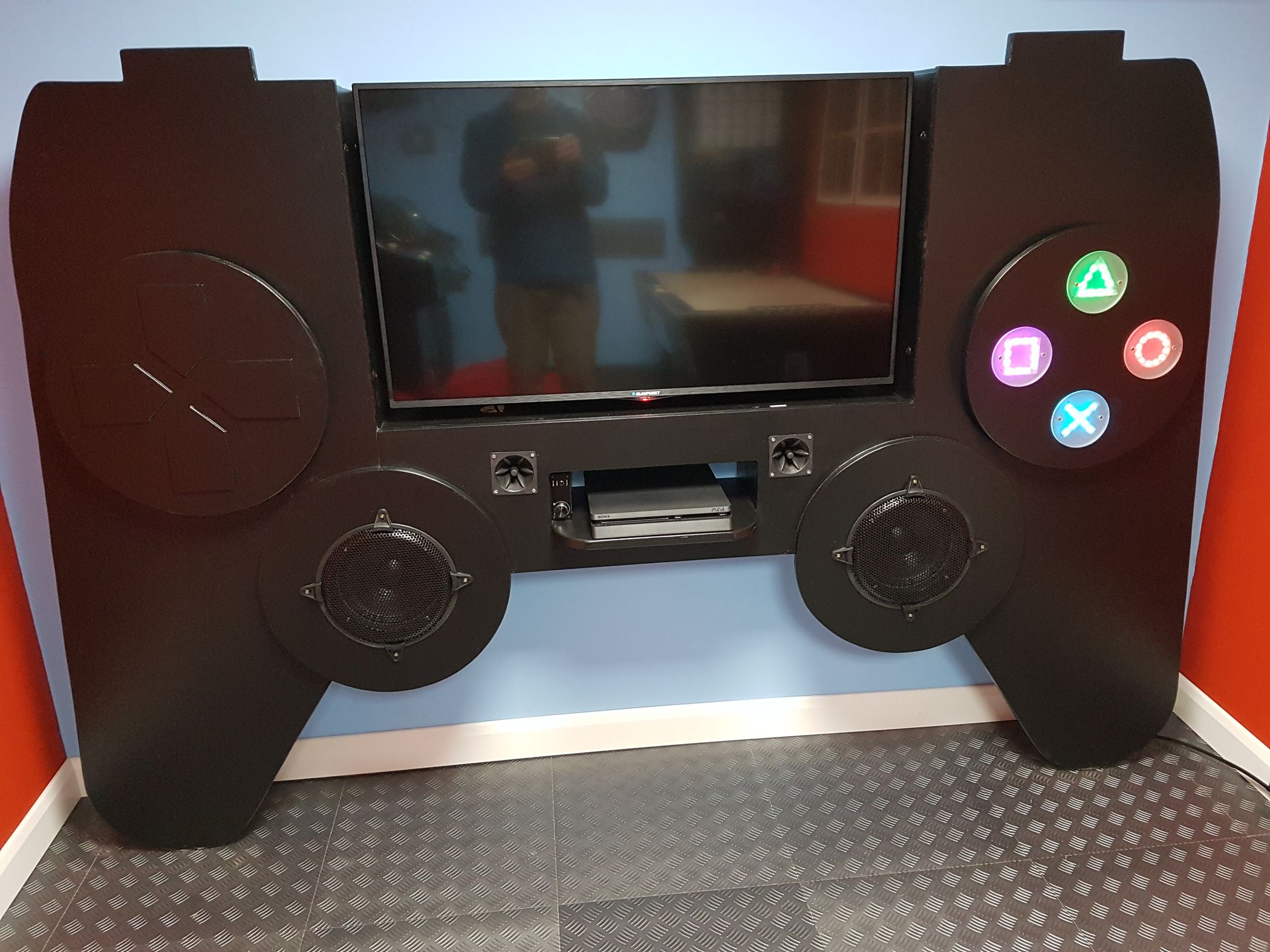 Dazzlers PS4 Console Station : 5 Steps - Instructables