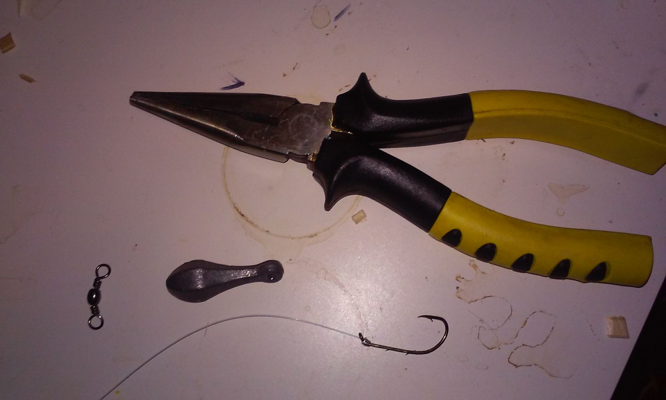 How to Hook Up a Lure on Fishing Line : 5 Steps - Instructables