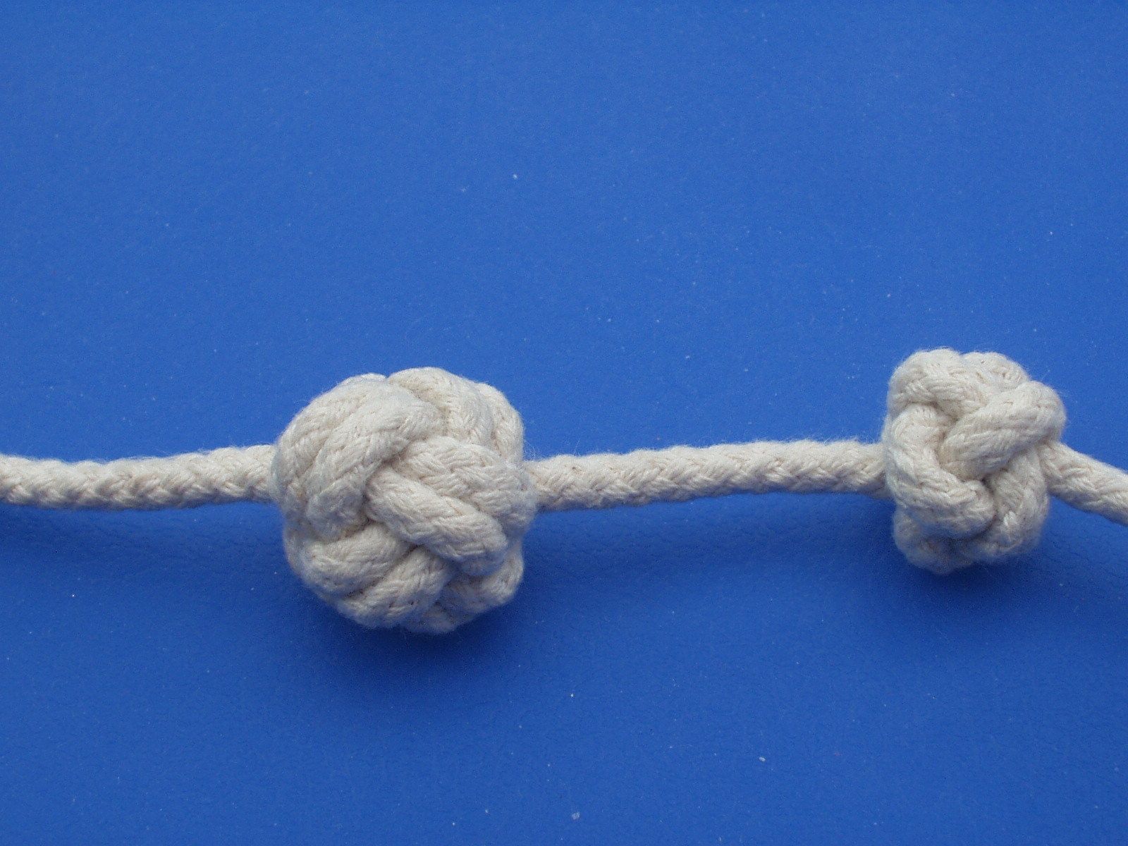 Wordless Tutorial III - Single Strand Diamond Stopper Knot : 12 Steps ...