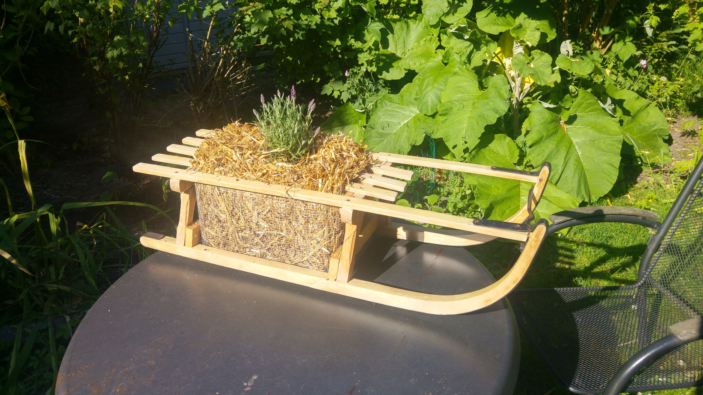 Sledge Straw Bale Plant Box : 6 Steps (with Pictures) - Instructables