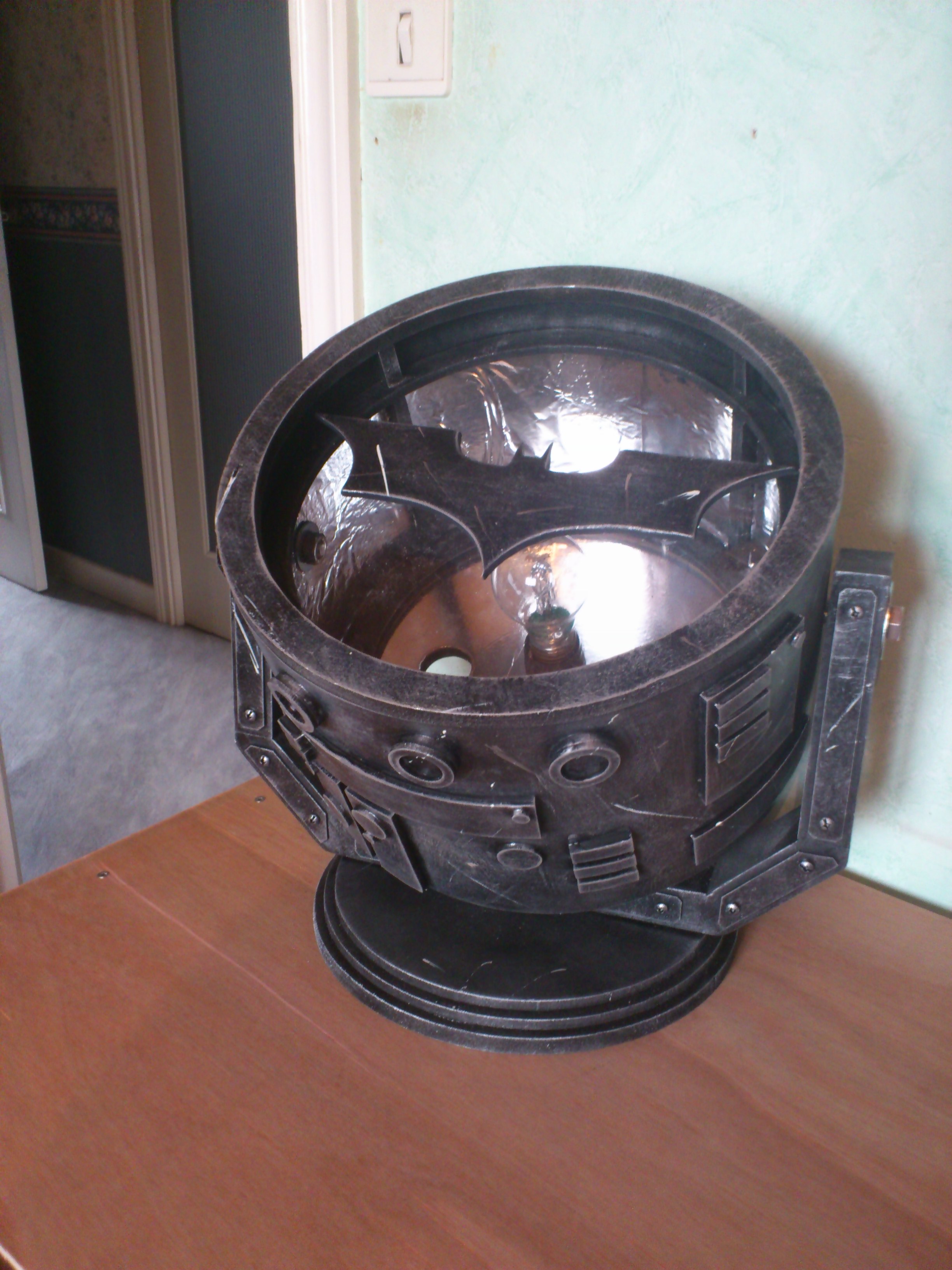 How to Make a BAT-signal : 8 Steps (with Pictures) - Instructables