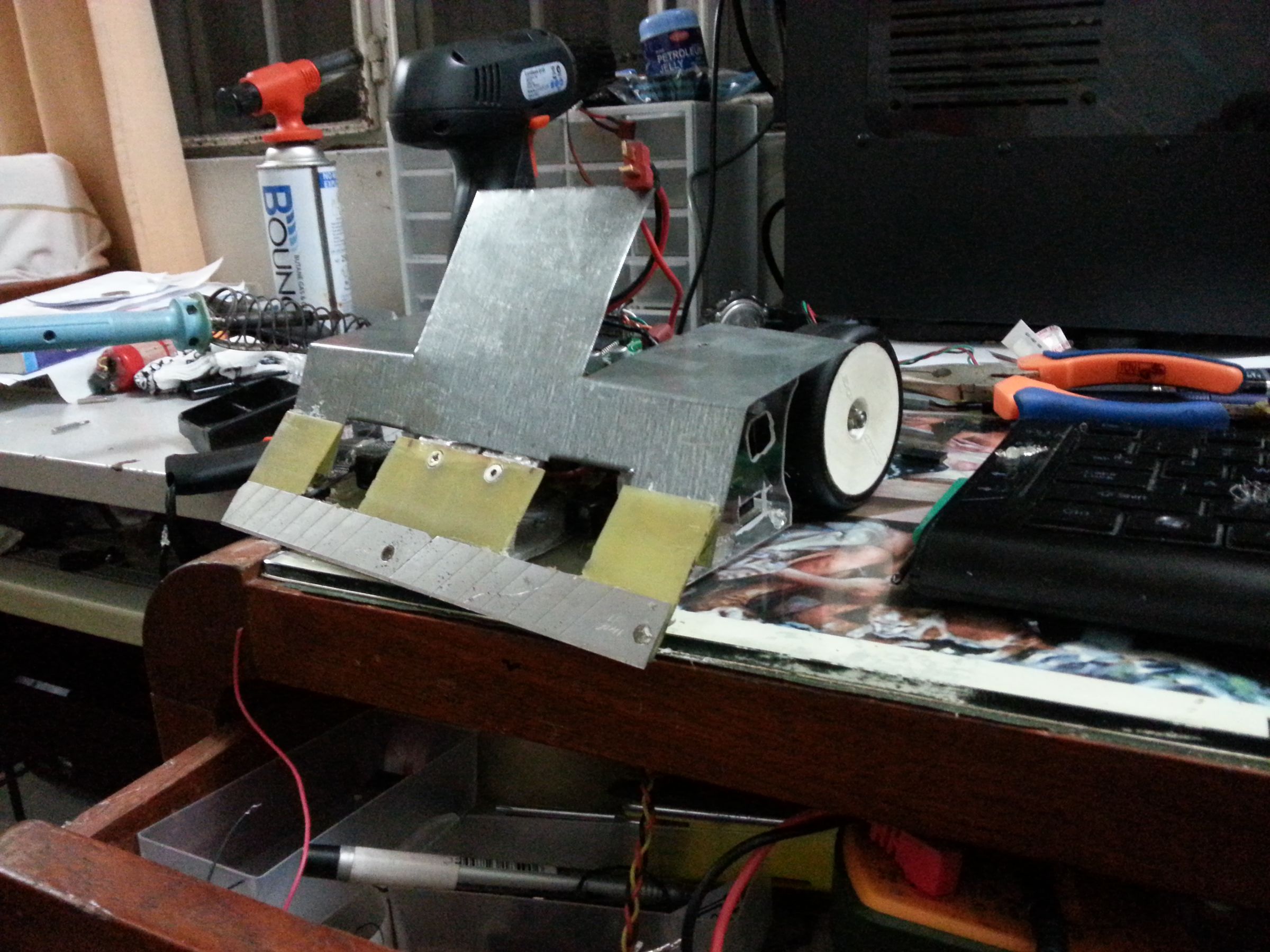 DIY Multipurpose Robot (Sumobot, Spybot, Mazebot, Bluetooth...) : 12 ...