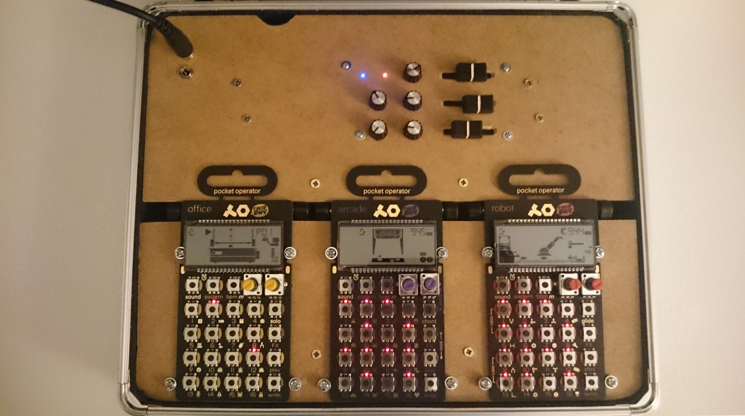 Pocket Synth Briefcase : 8 Steps (with Pictures) - Instructables