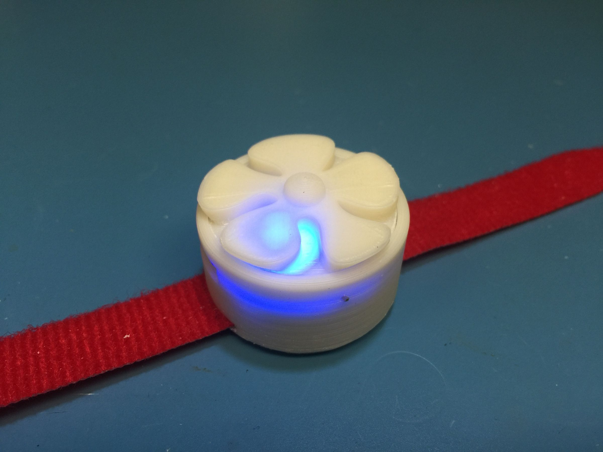 Hug-Time Bracelet : 6 Steps - Instructables
