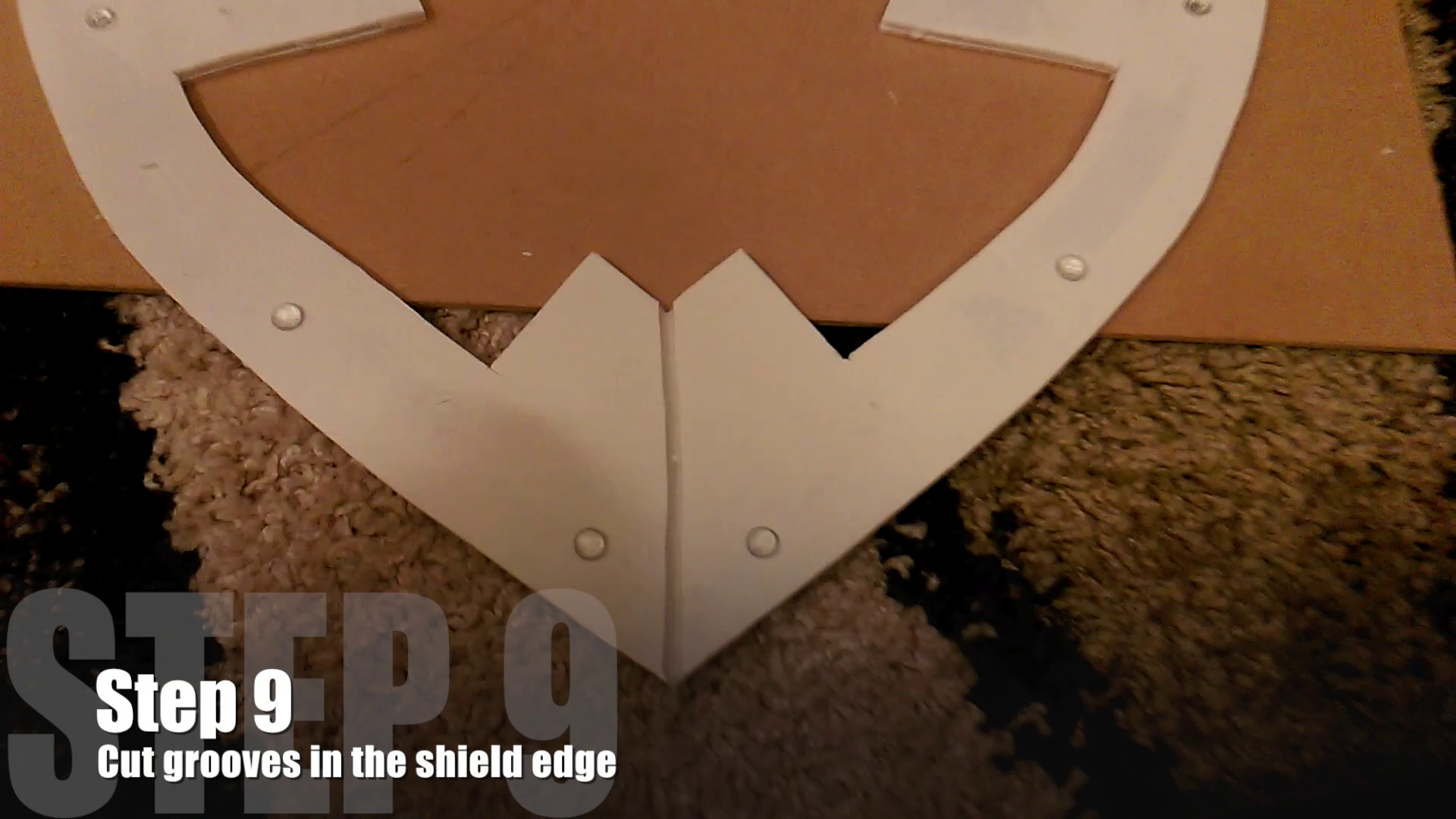 Legend of Zelda Hylian Shield : 11 Steps - Instructables