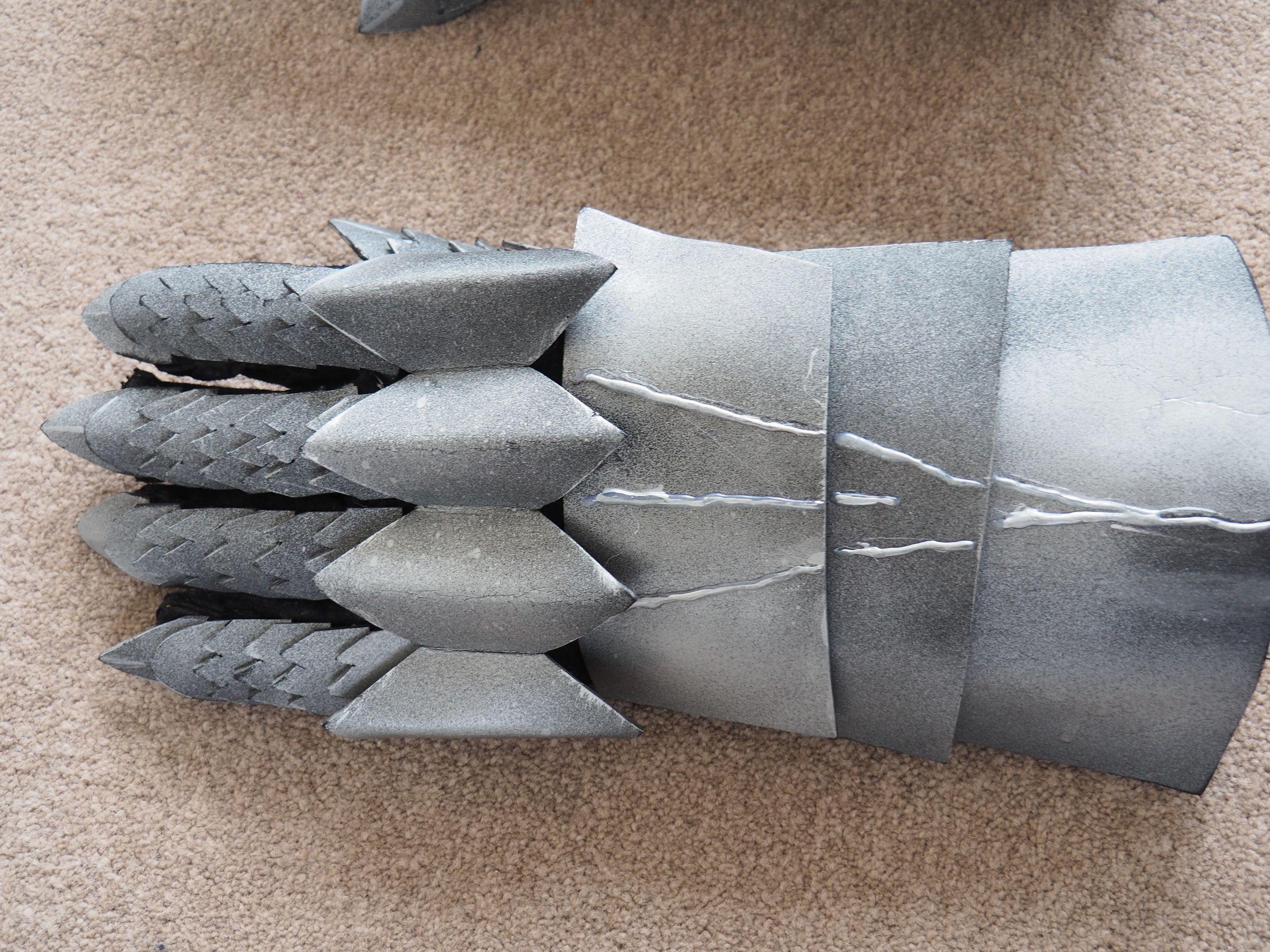 Ring Wraith Gauntlets : 9 Steps (with Pictures) - Instructables