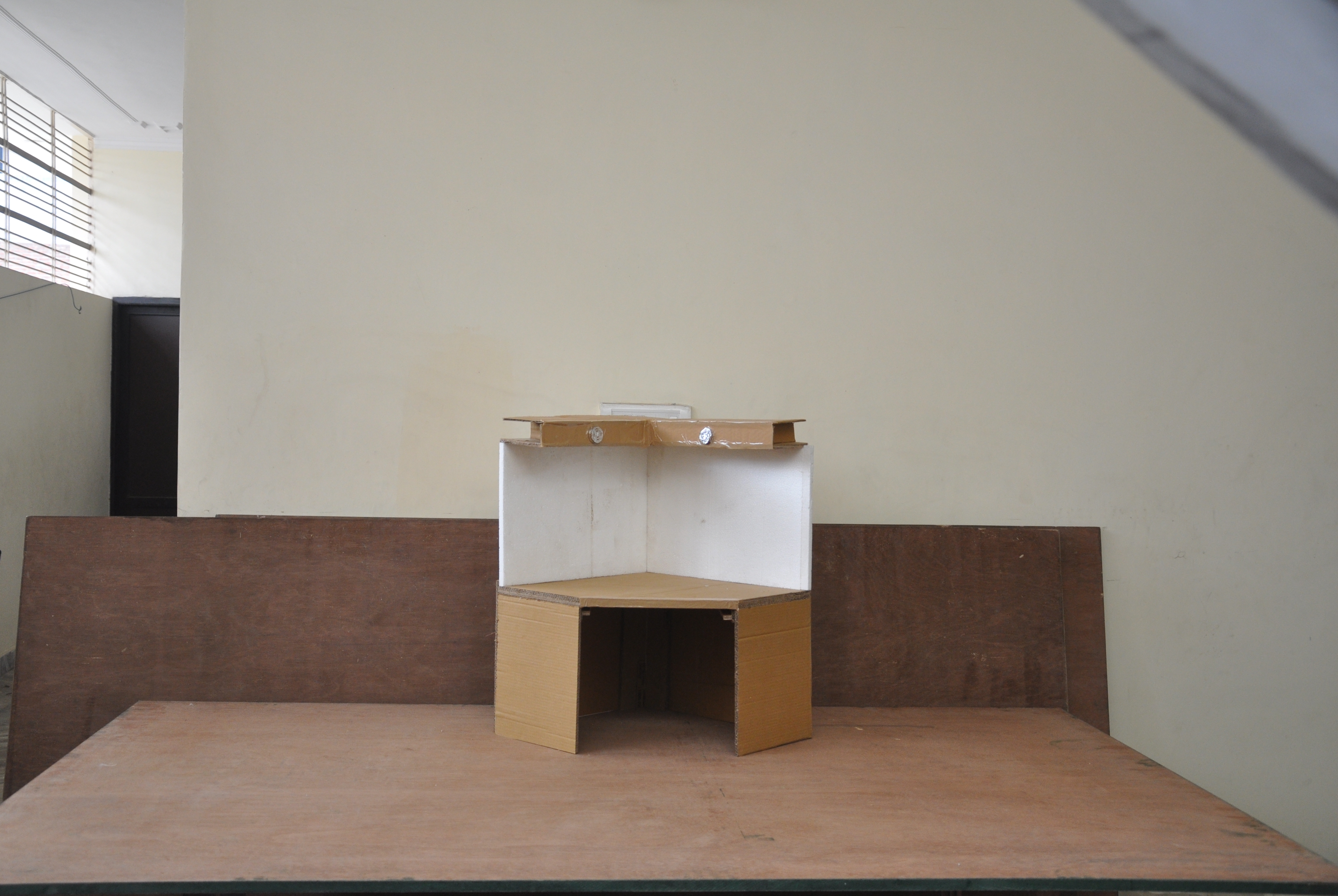 Cardboad Computer Desk : 5 Steps (with Pictures) - Instructables