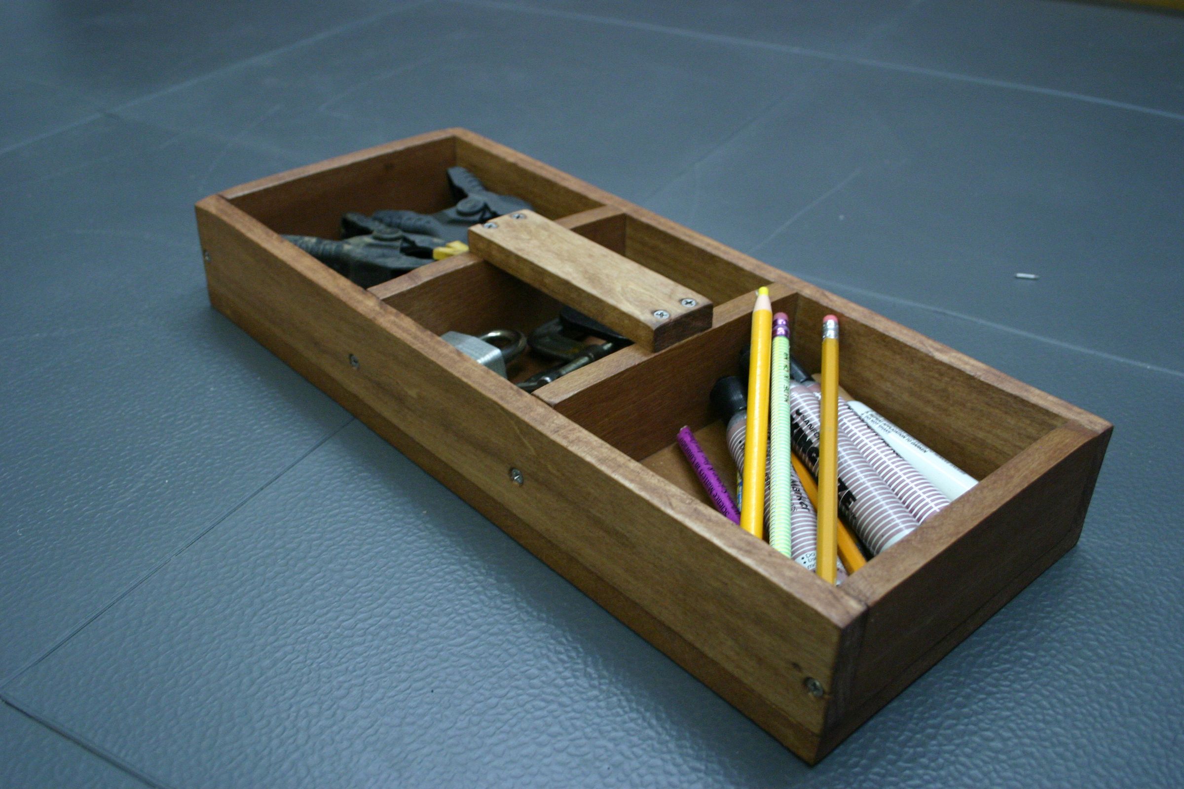 Functional and Sturdy Wooden Toolbox : 17 Steps (with Pictures ...