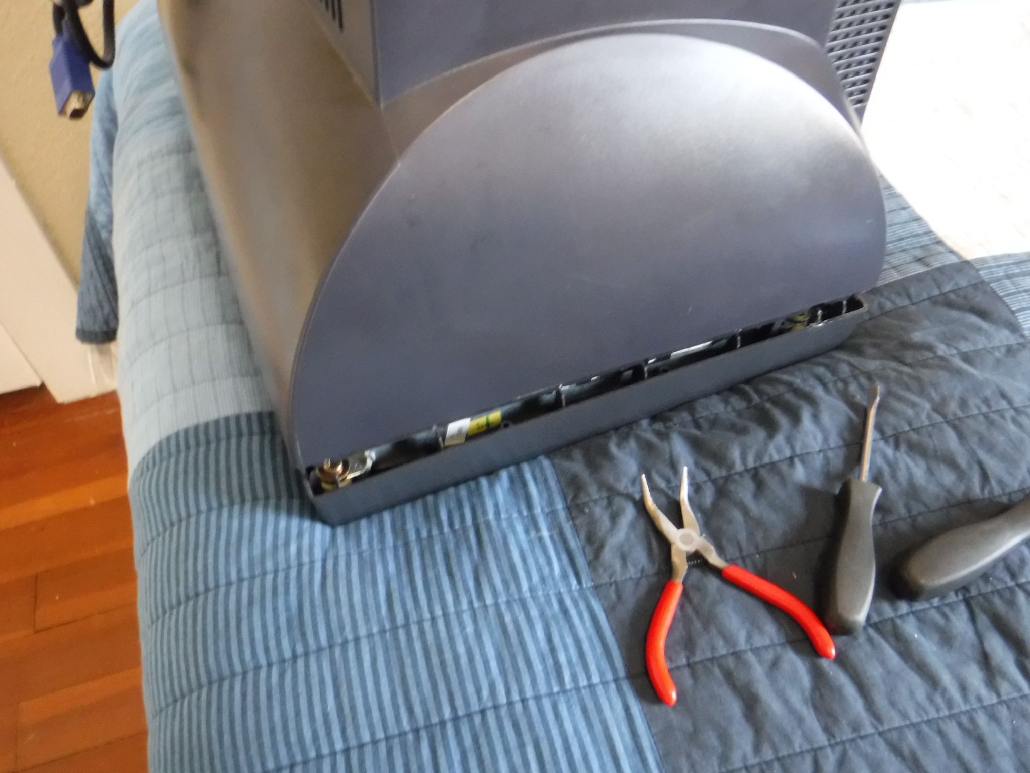 Repurposing an Old Monitor : 6 Steps (with Pictures) - Instructables