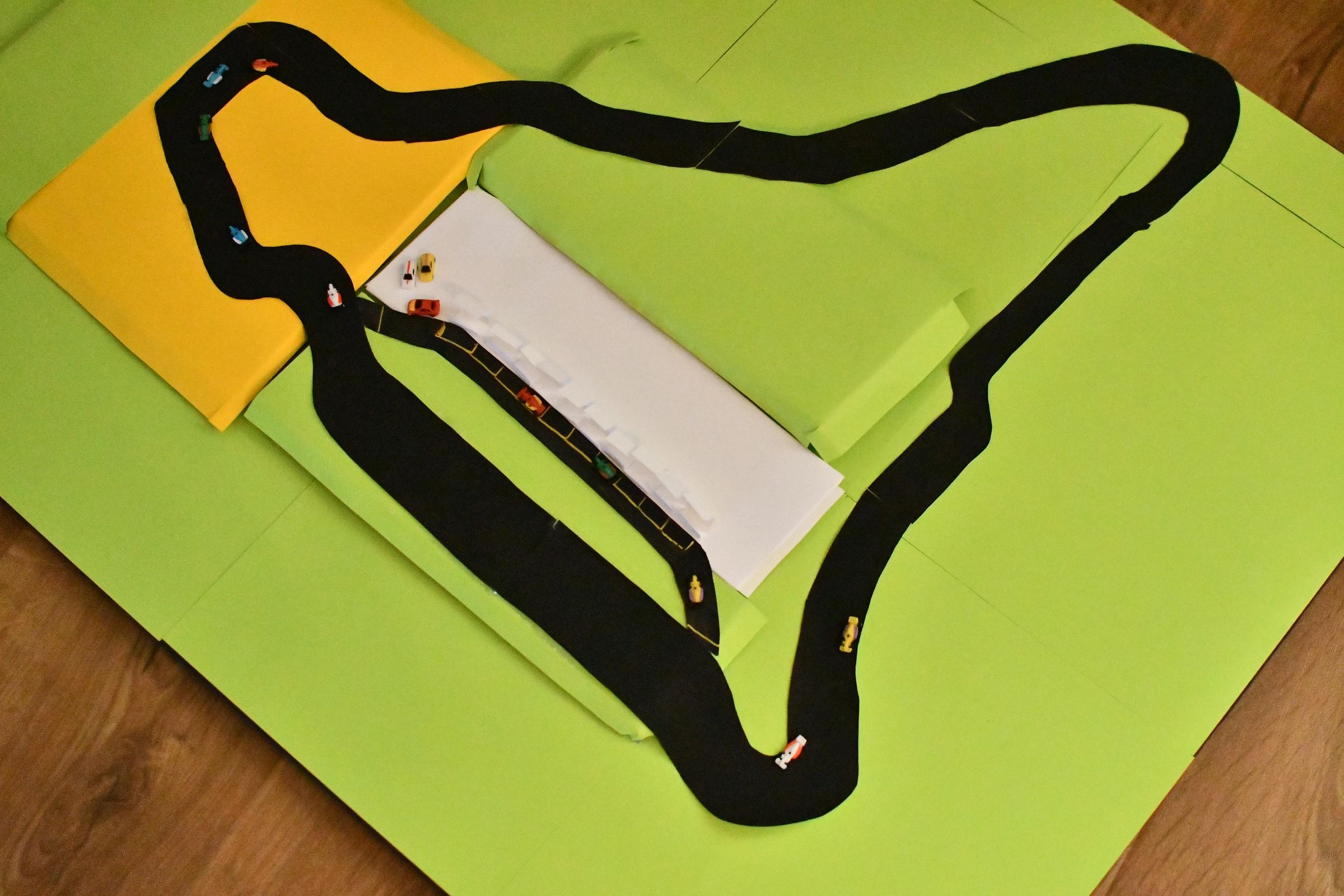 Paper Dragon Trail Racetrack : 9 Steps - Instructables