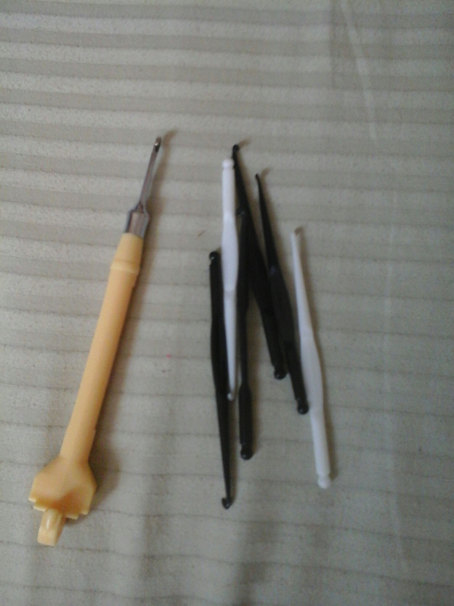 How to Make a French Braid Bracelet (The Loom Is Optional) : 4 Steps ...