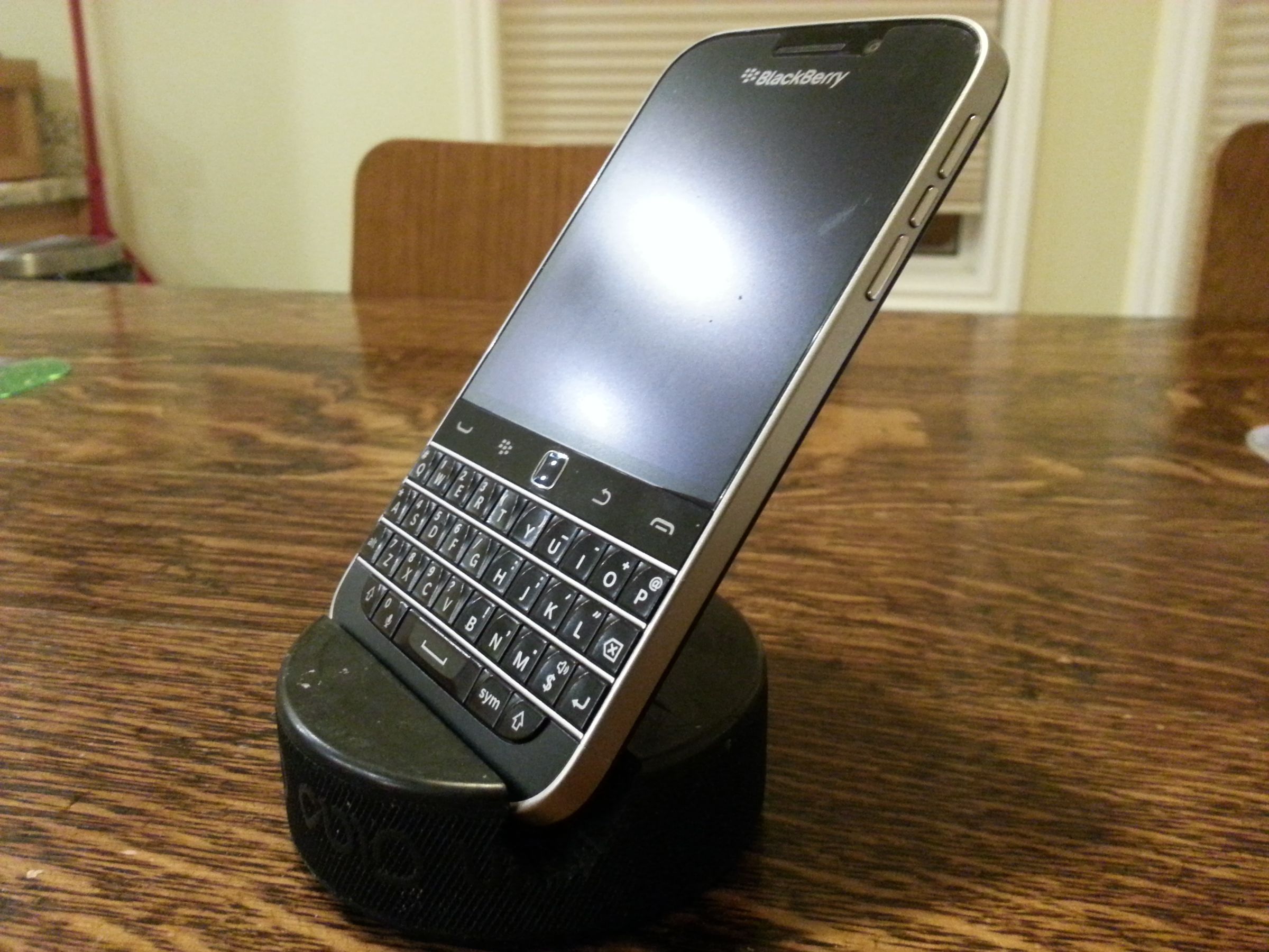 Canadian Gadget Stand - Puck Stand (with Pictures) - Instructables