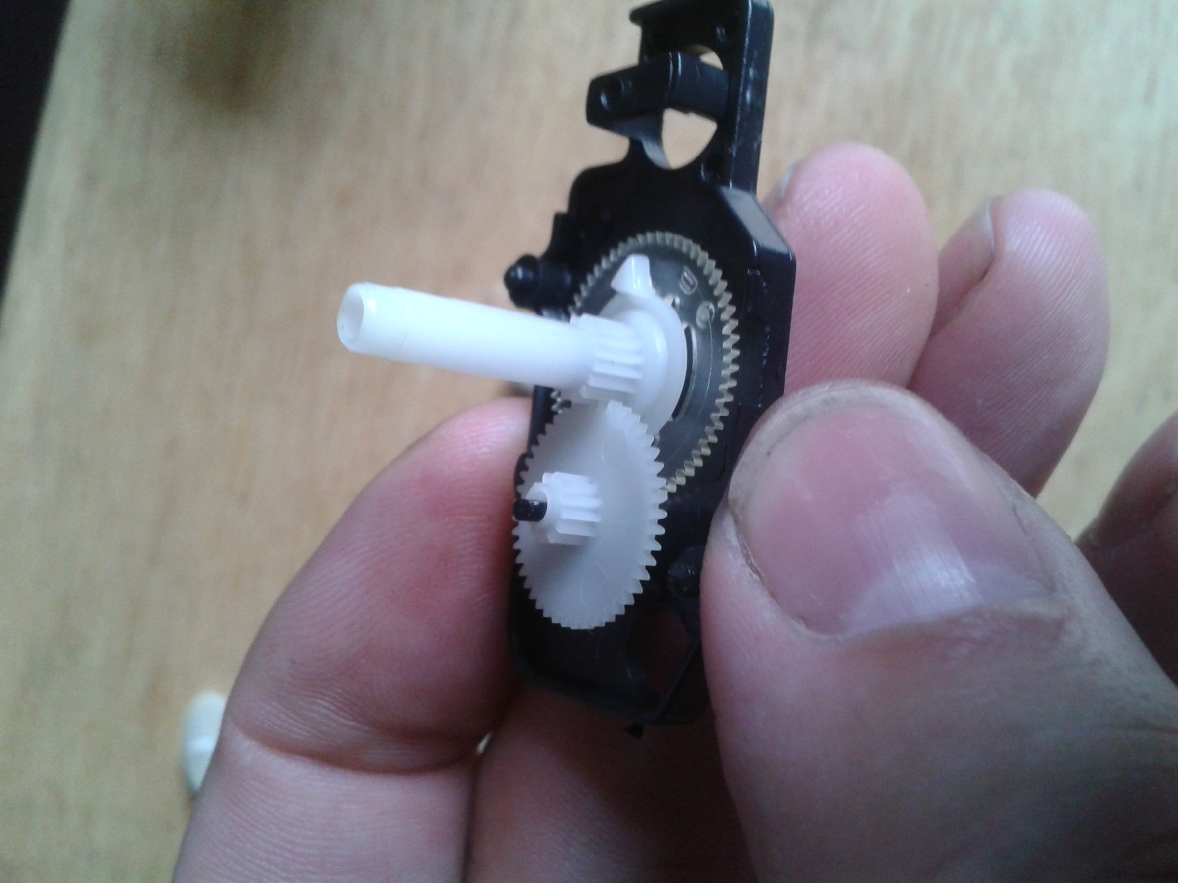 What's in a Quartz Clock : 9 Steps - Instructables