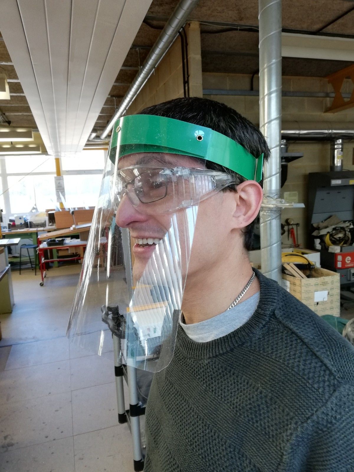 Medical Face Shield : 7 Steps - Instructables