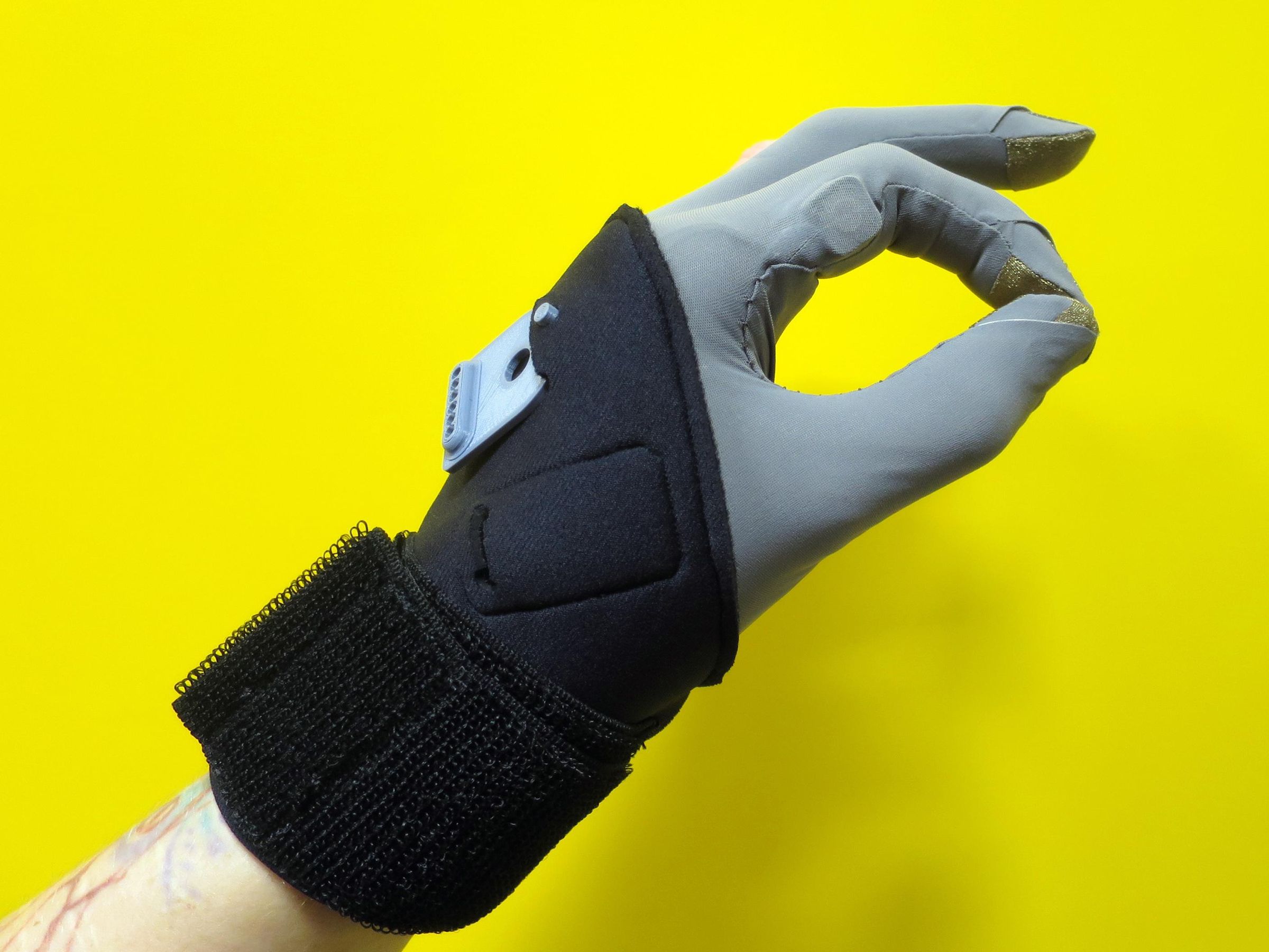 ‘HYBRID’ VR Data Gloves for Meta Quest + Vive Puck : 10 Steps (with ...
