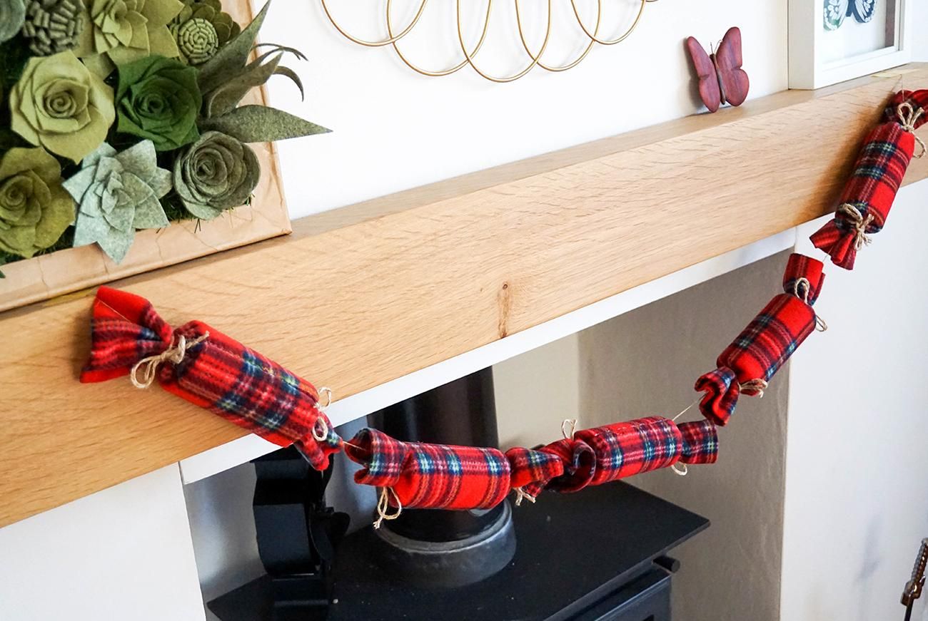 2 X DIY Christmas Decorations | Cone Trees & Crackers! : 9 Steps (with ...