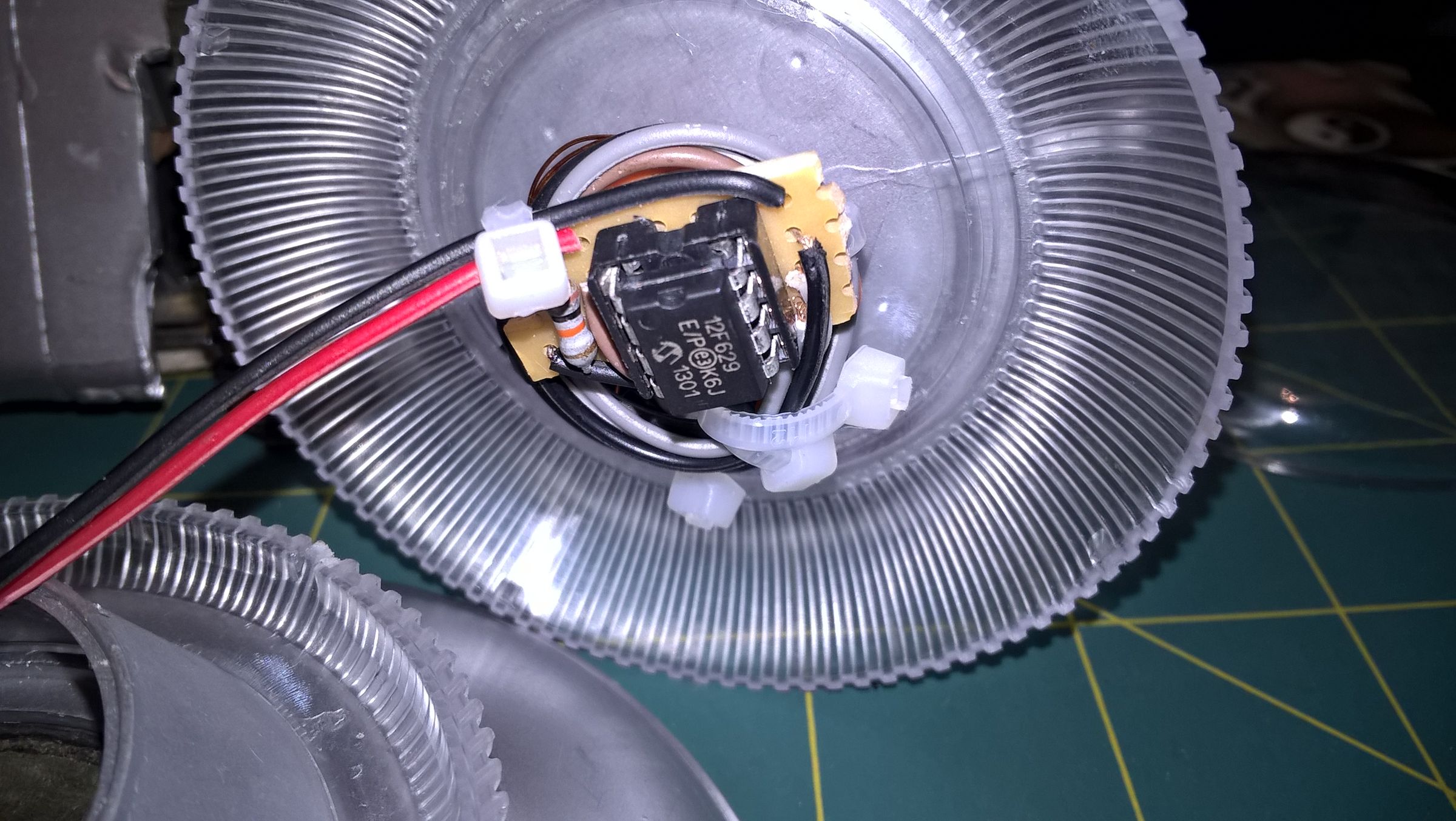 Robot B9 - " Lost in Space " Moebius : 6 Steps - Instructables