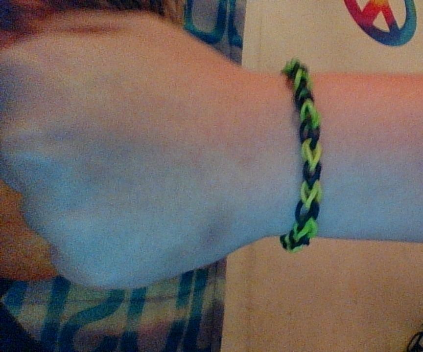 Single Loom Bracelet : 6 Steps - Instructables