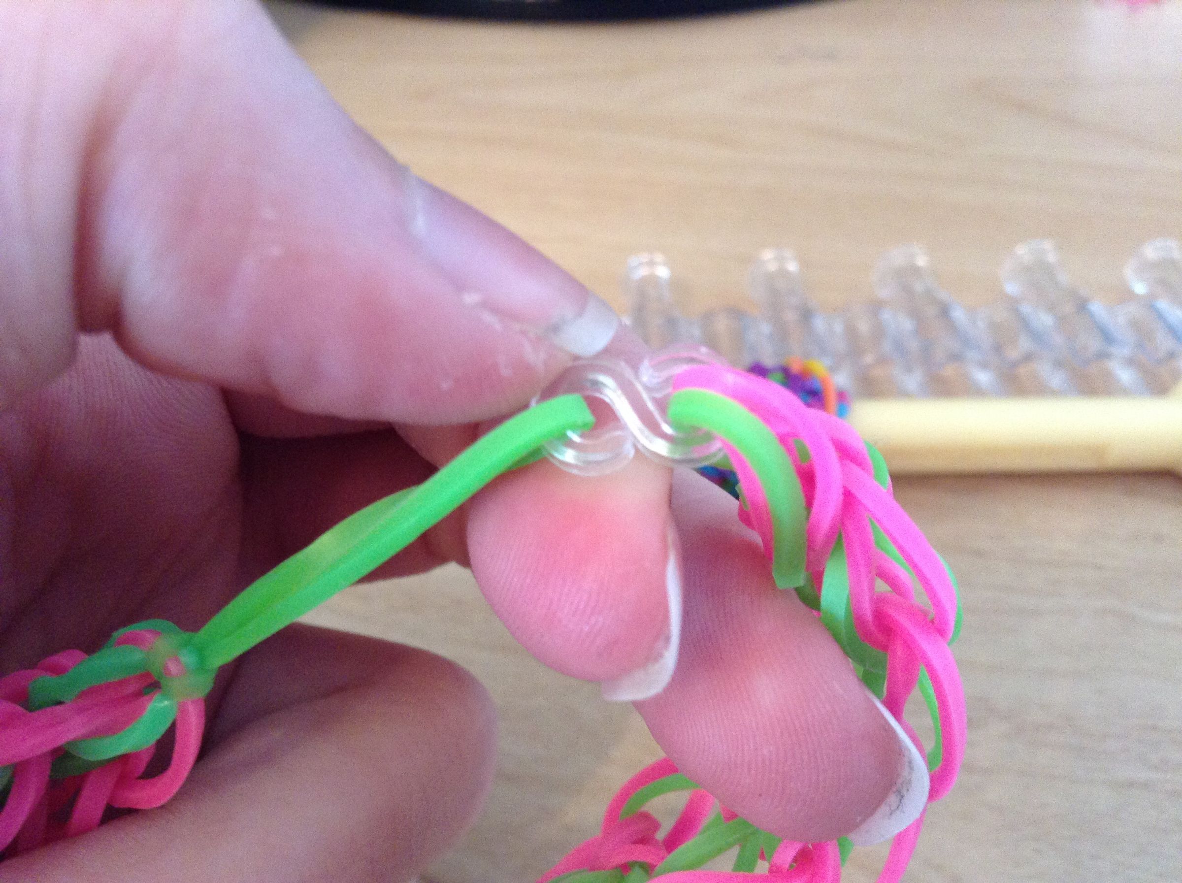 Rainbow Loom Dragon Scales Bracelet : 5 Steps - Instructables
