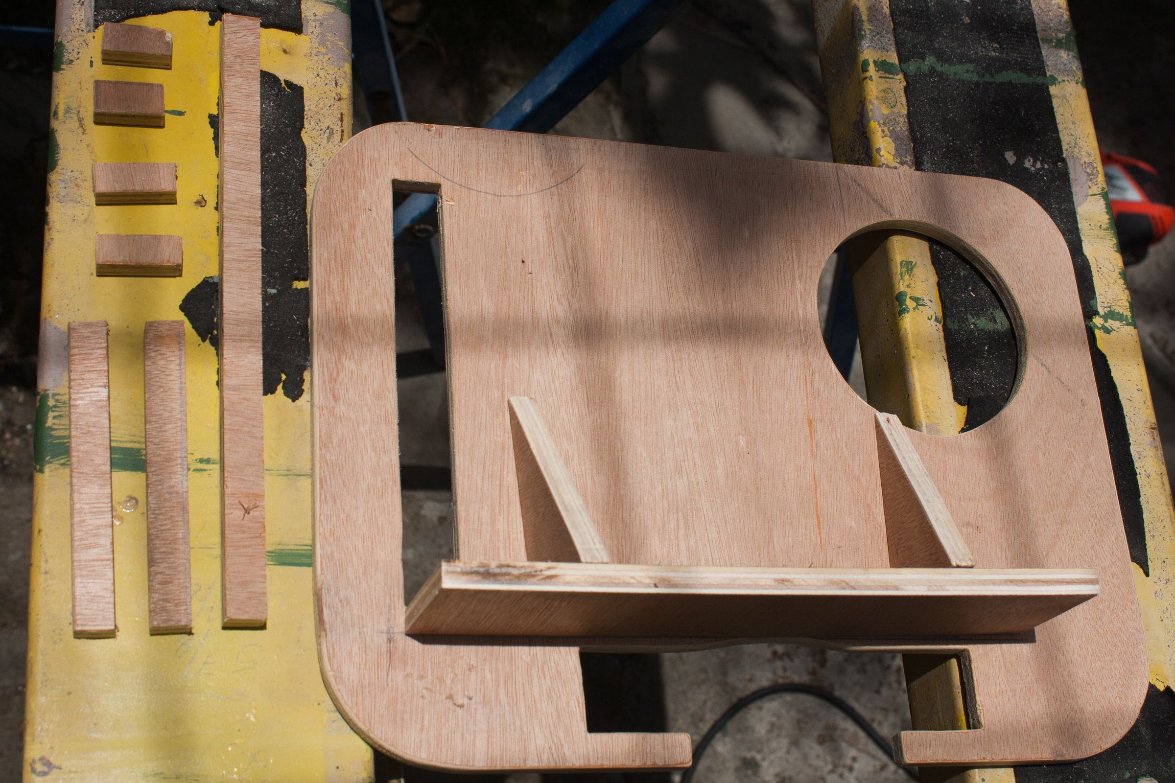 Side Table for a Zero Gravity Chair : 7 Steps (with Pictures ...