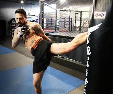 How to Perform a Roundhouse Kick : 9 Steps - Instructables