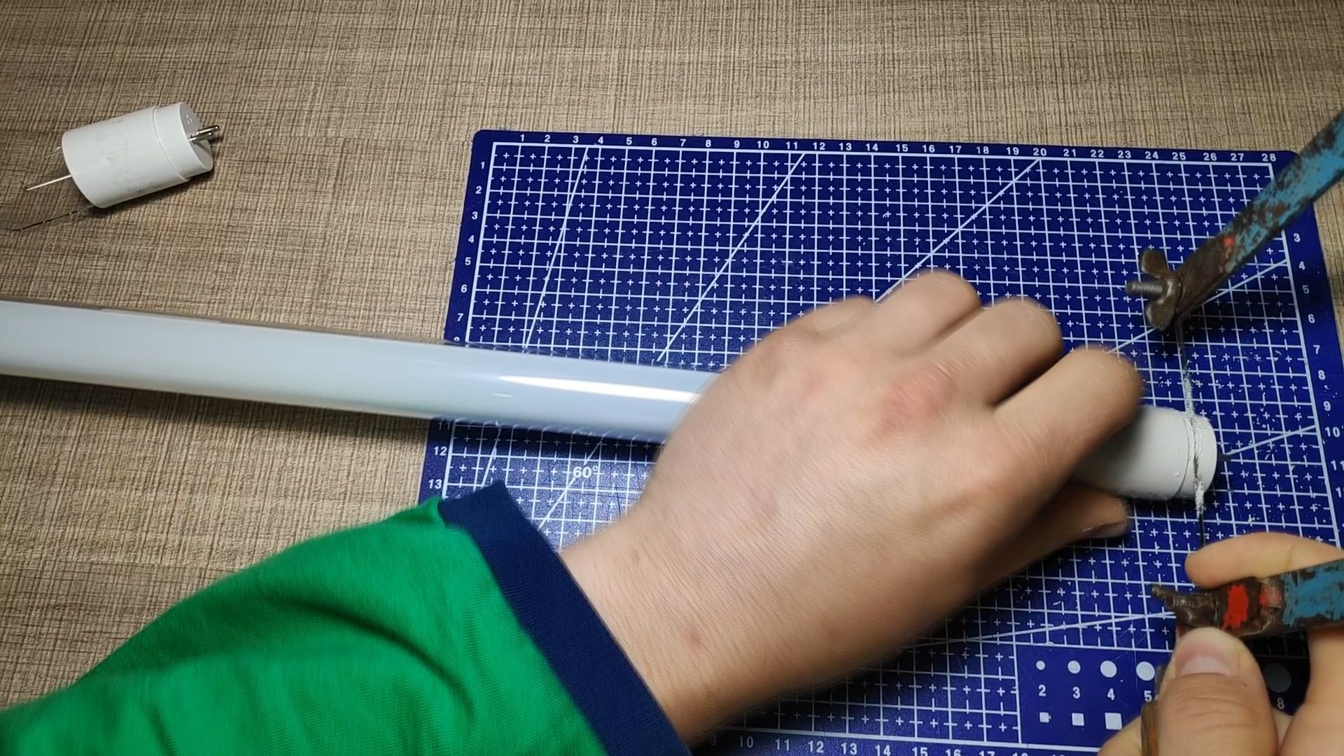 T8 Mains LED Light Teardown : 4 Steps - Instructables