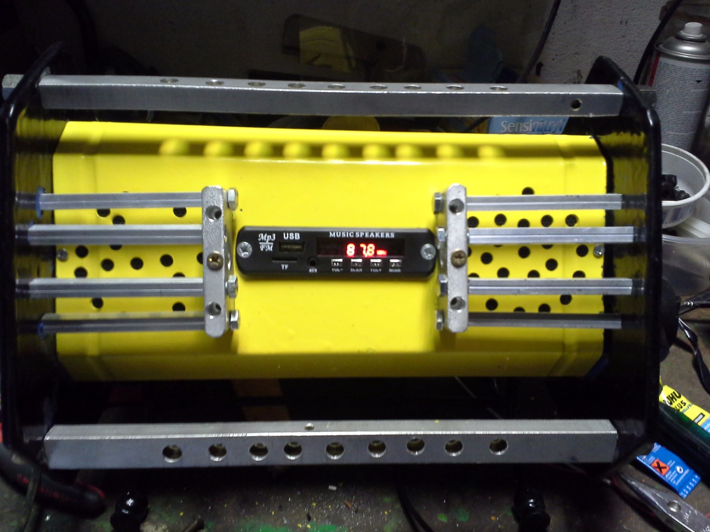 Diy Worksite Radio : 4 Steps - Instructables