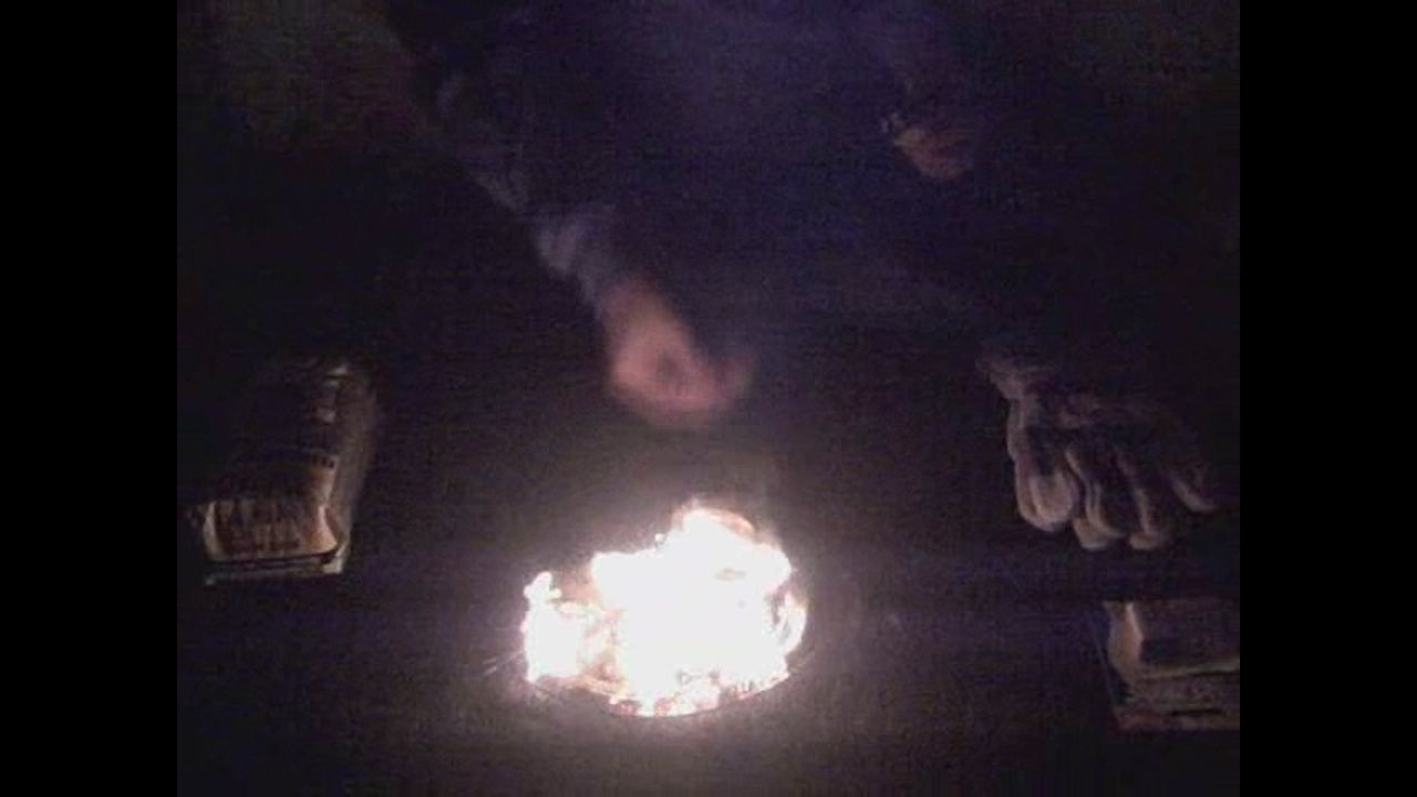 Make Fire Without Matches or Lighter! Steelwool + Battery = Sparks ...