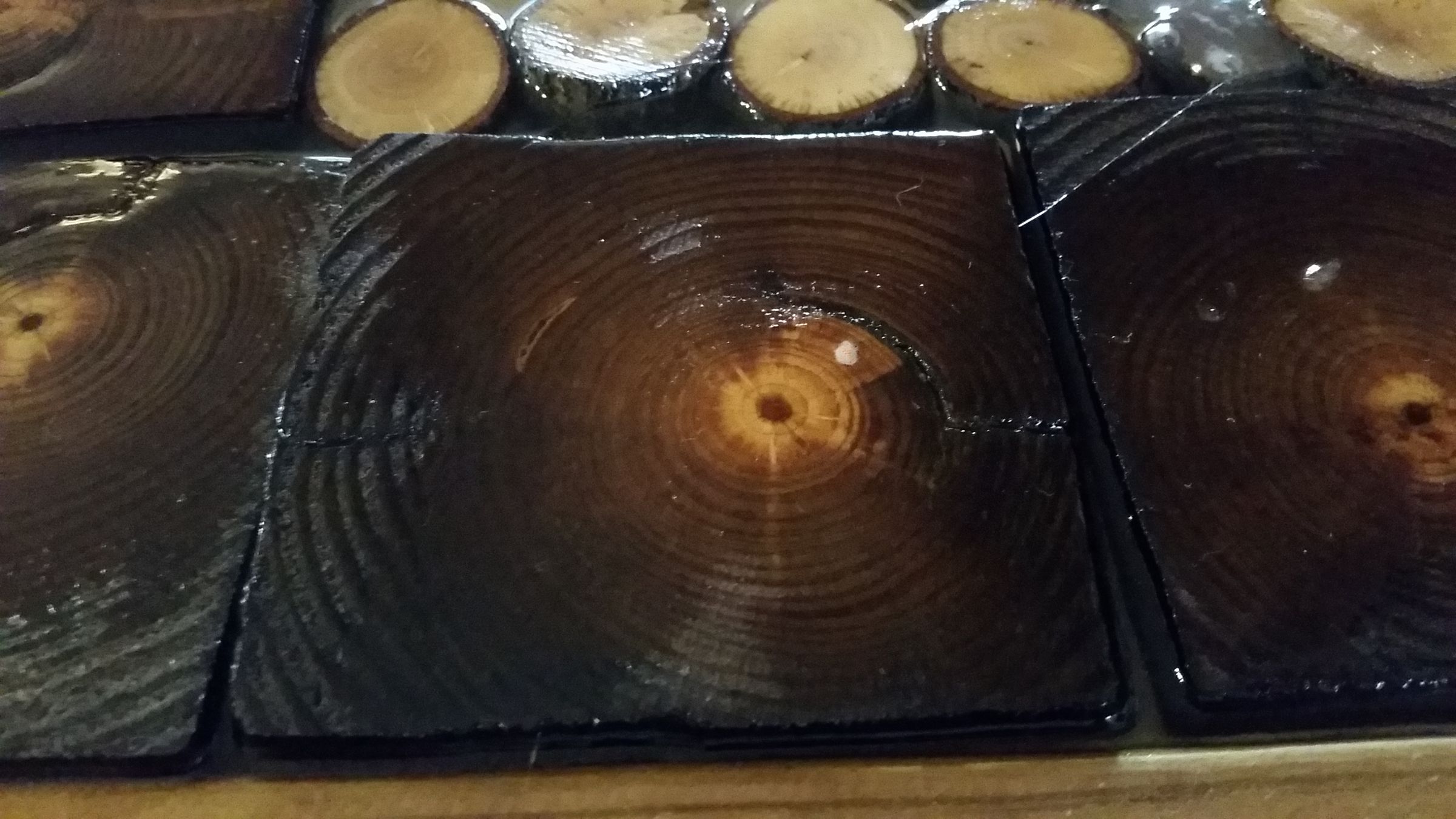 Artsy Resin Wood Top for Freebie End Table : 7 Steps - Instructables