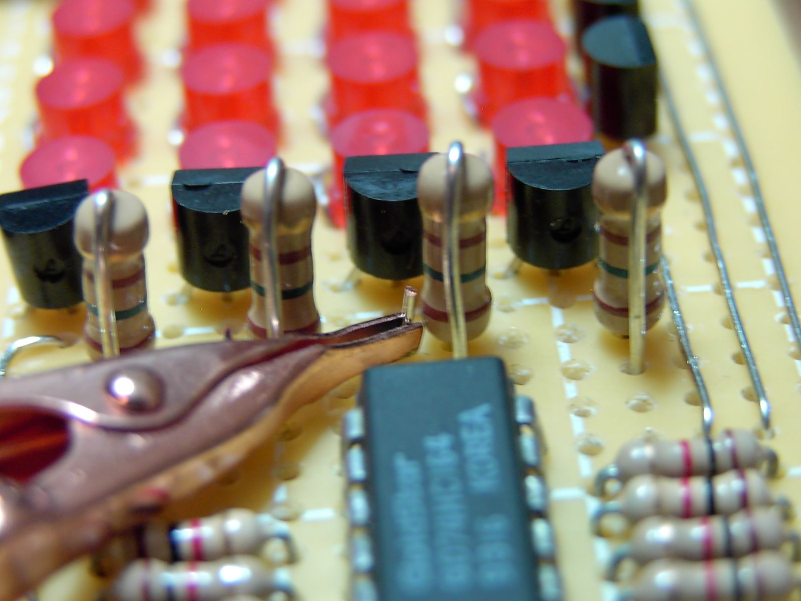 Single Chip, 2 Wire 4x4 LED Matrix - Instructables