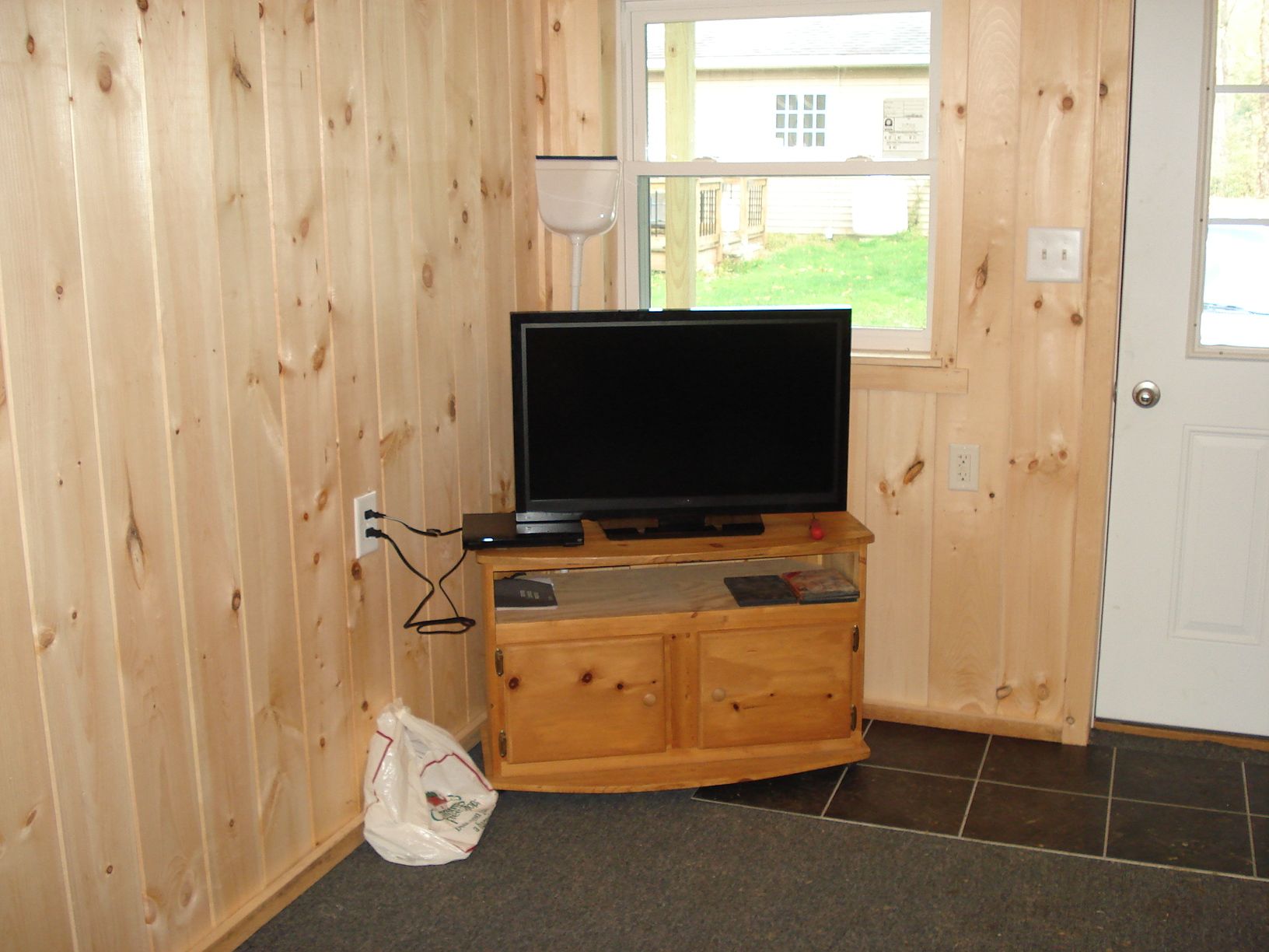 How to Finish the Inside of a 12 X 20 Cabin on a Budget : 19 Steps ...