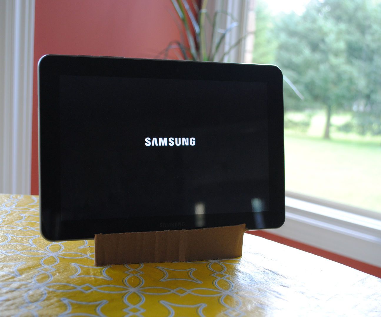 Cardboard Tablet/Phone Stand : 7 Steps - Instructables