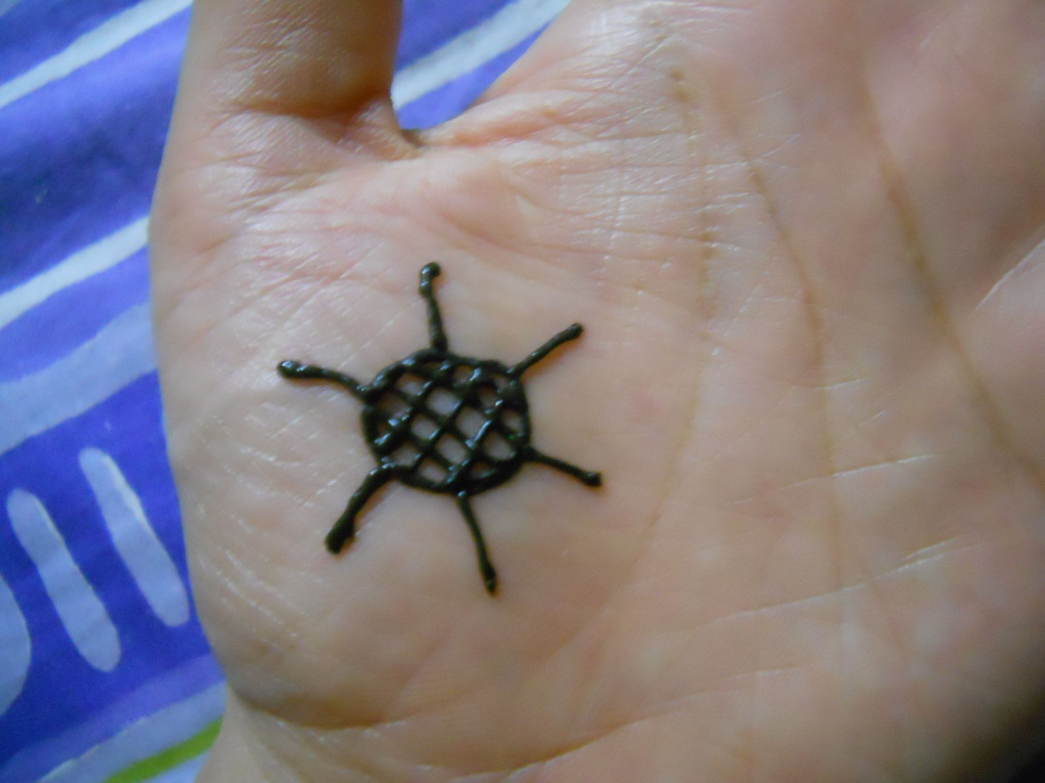 How to Do Henna Design for Beginners : 4 Steps - Instructables