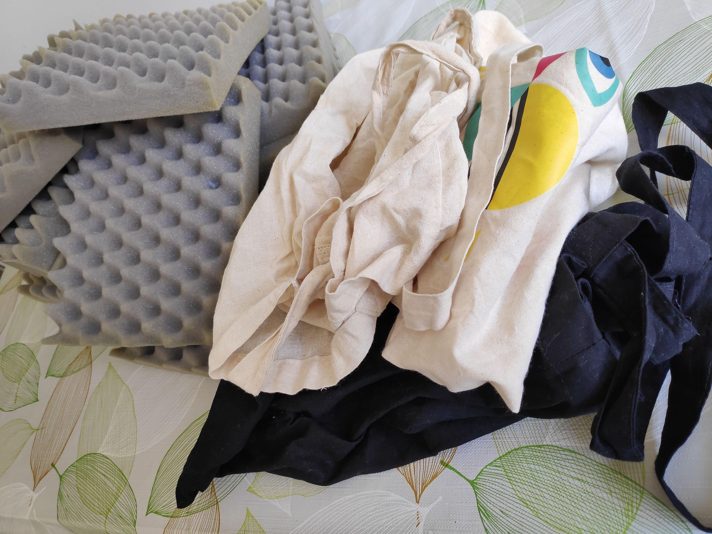 Chair Cushion Using Sponges From Packaging Boxes : 4 Steps - Instructables