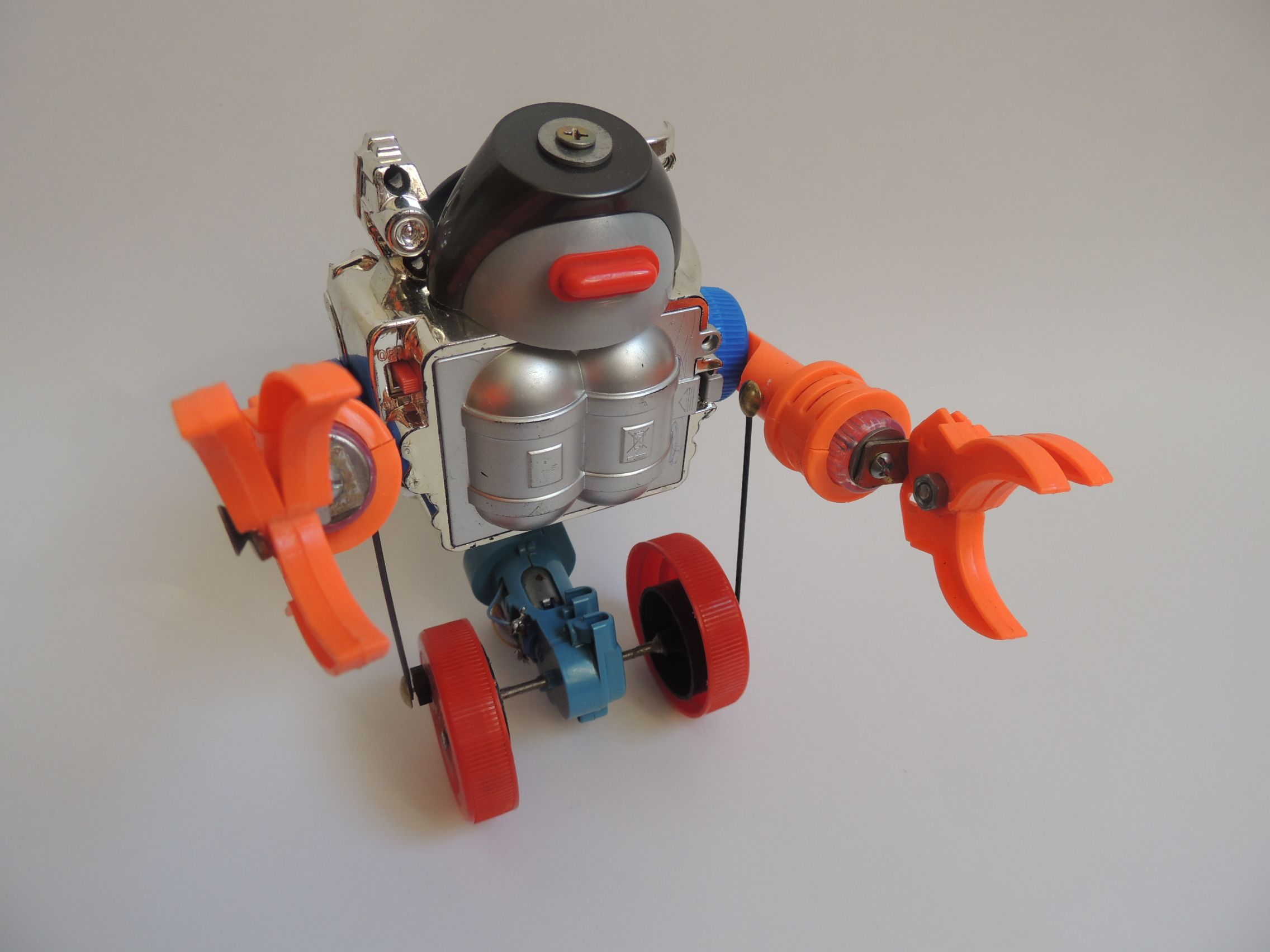 Roboto, the Wobbling Toy Robot (evolution of Randofo's "Wobbler") : 11 ...
