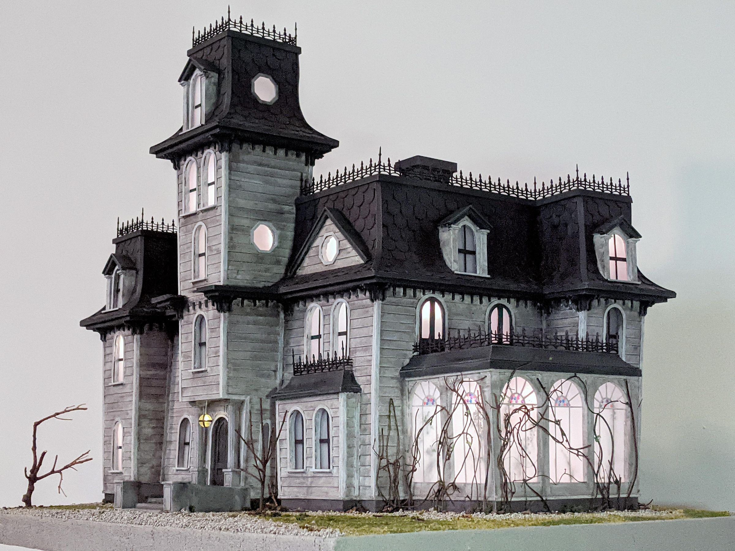 Addams Family Spooky Mansion Cardboard Model - With Lights and Sound ...