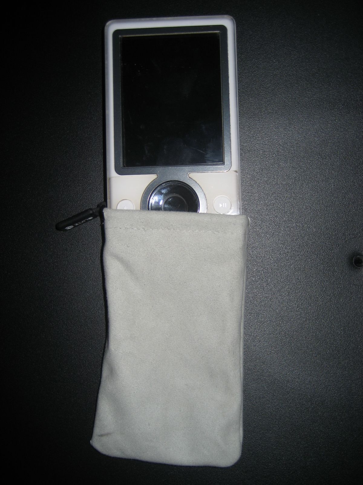 MODDING Zune Pouch Into Change Purse : 6 Steps - Instructables